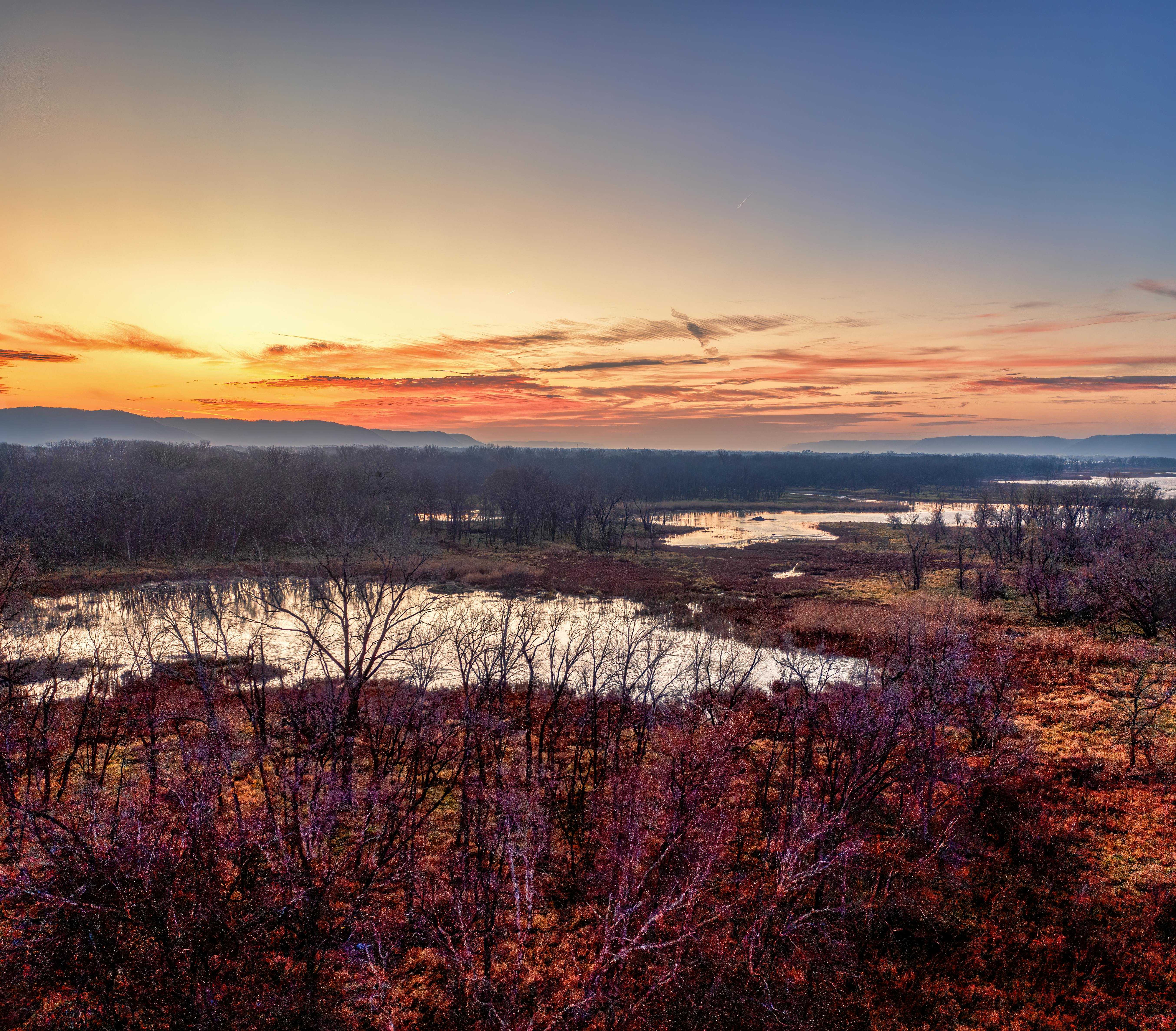 Puesta De Sol Sobre Las Llanuras Aluviales Del Río Misisipi En ...