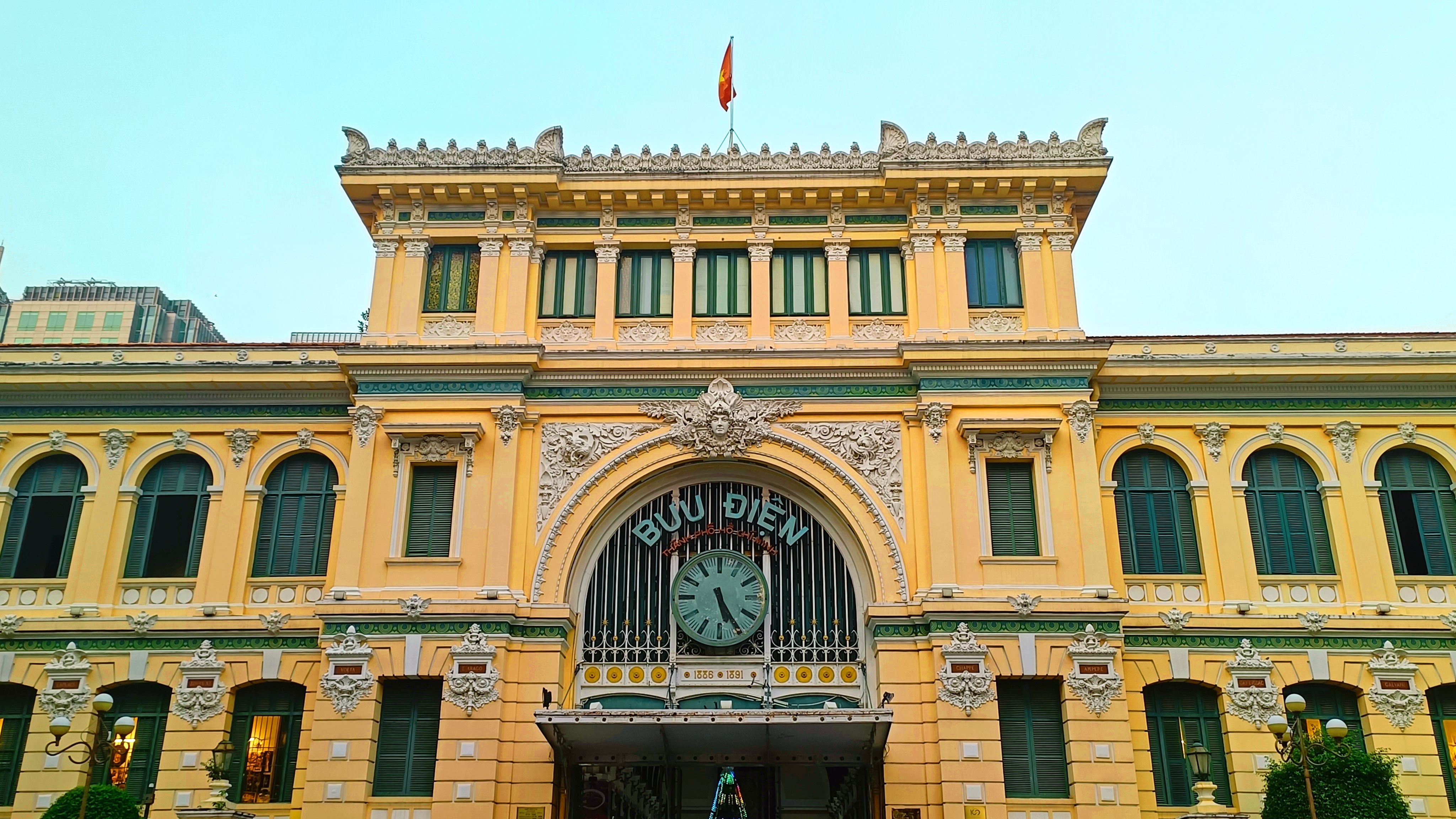 Architecture Historique De La Poste Centrale De Saigon · Foto de stock ...