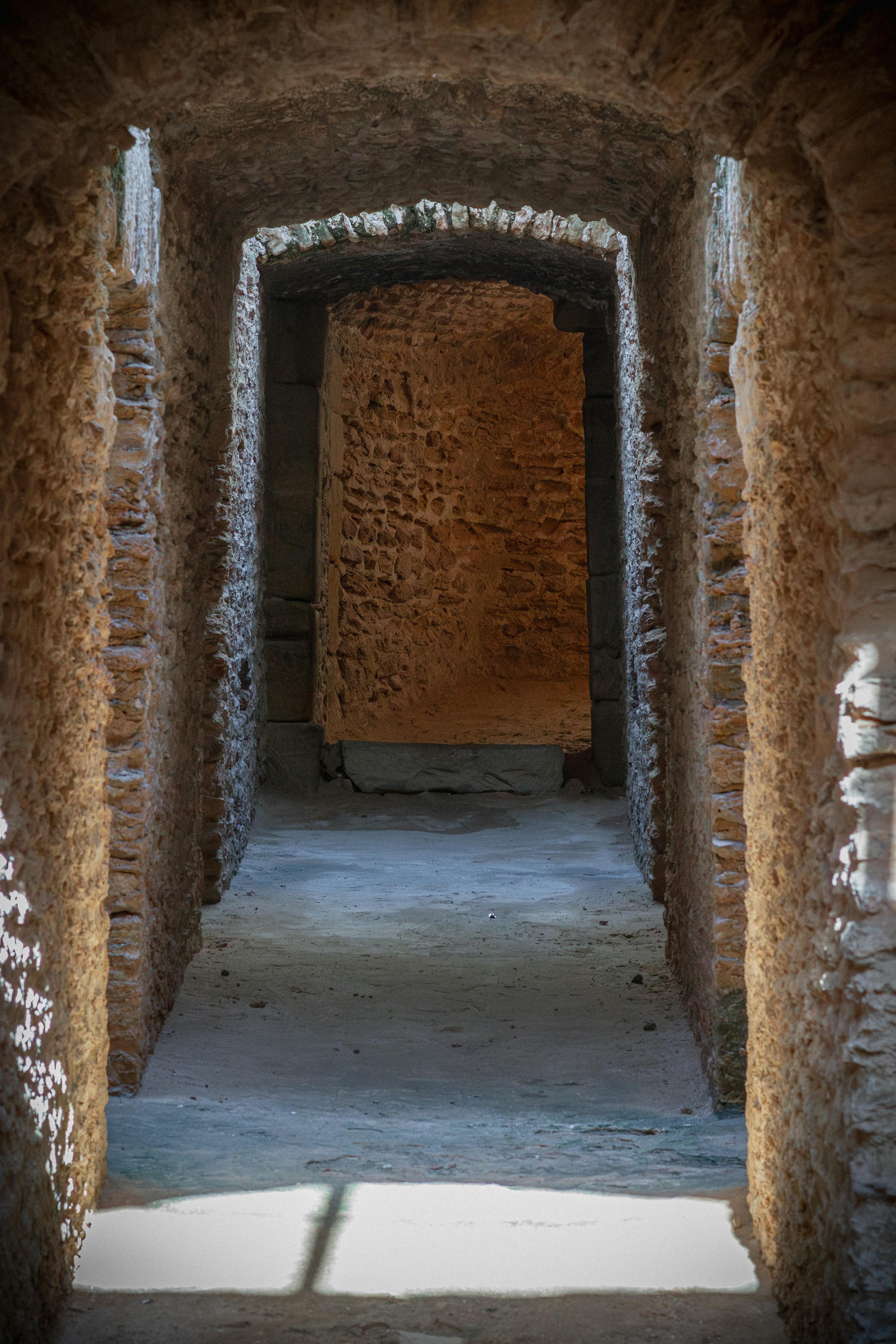 Ancient Roman Ruins Corridor in Uthina, Tunisia · Free Stock Photo