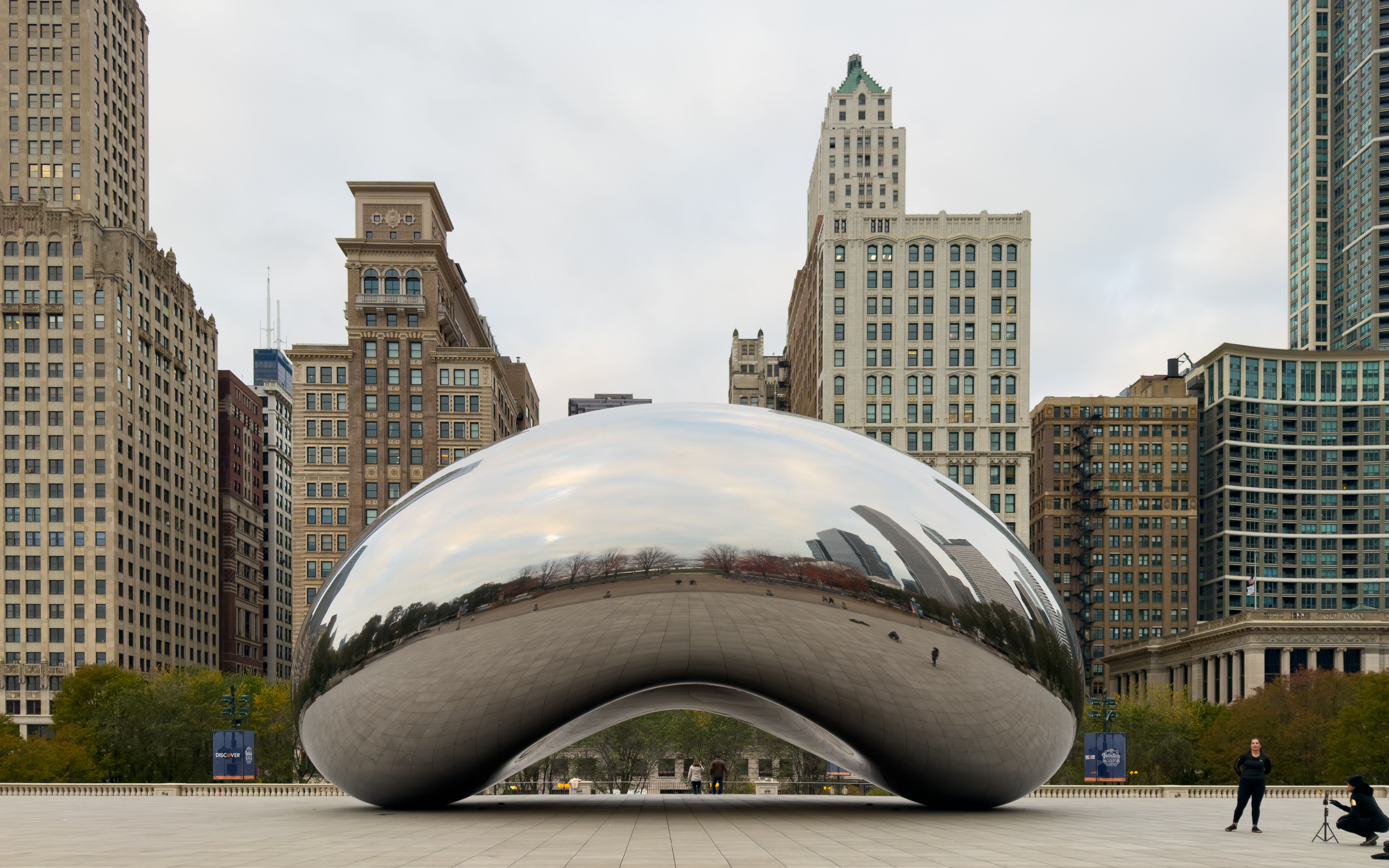 Chicago's Iconic Cloud Gate Sculpture · Free Stock Photo