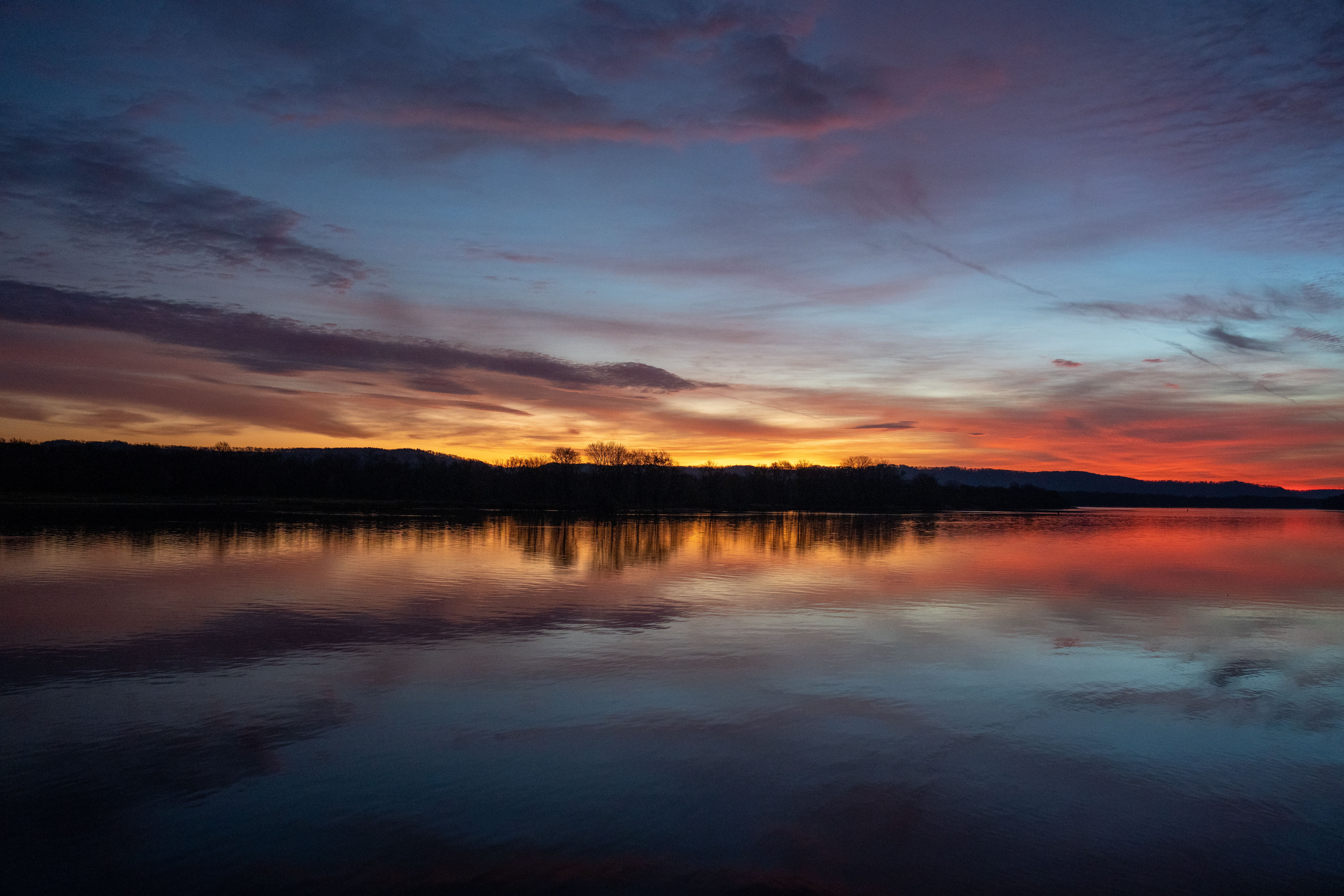 Scenic Sunset Over Mississippi River in Minnesota · Free Stock Photo
