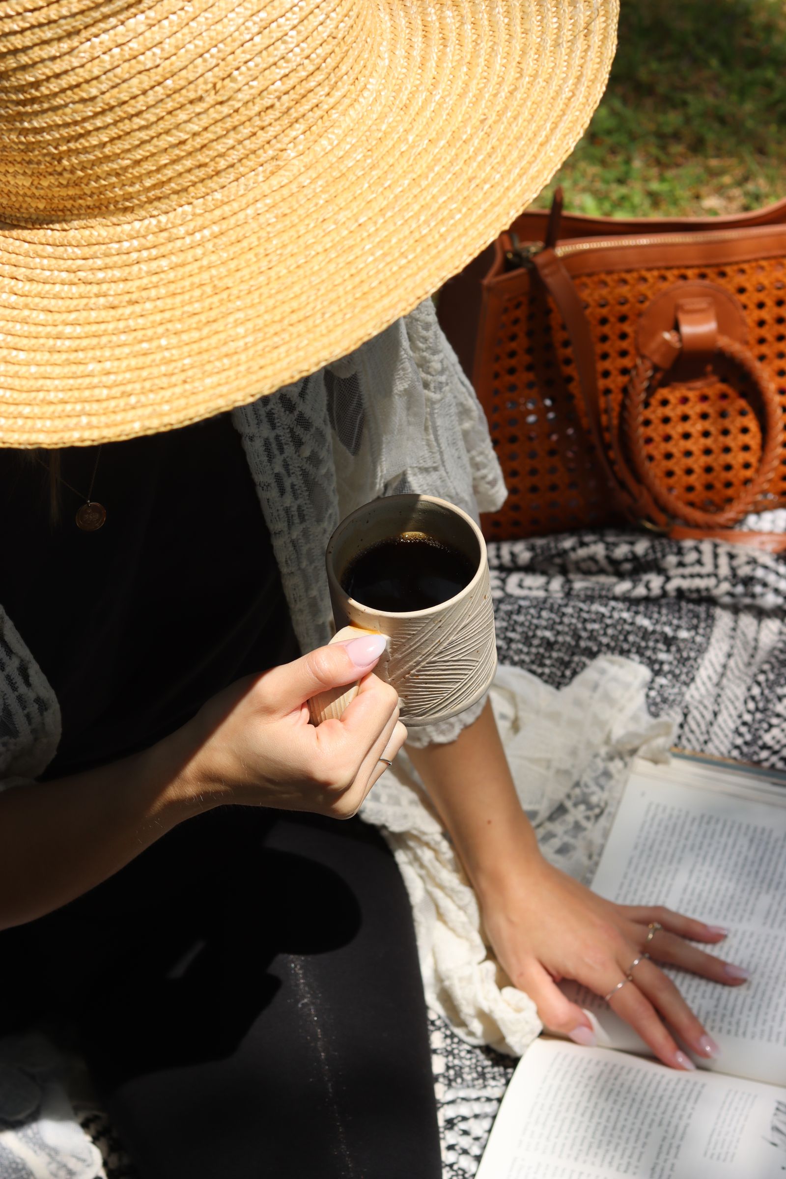 Reading In Nature Photos, Download The BEST Free Reading In Nature ...