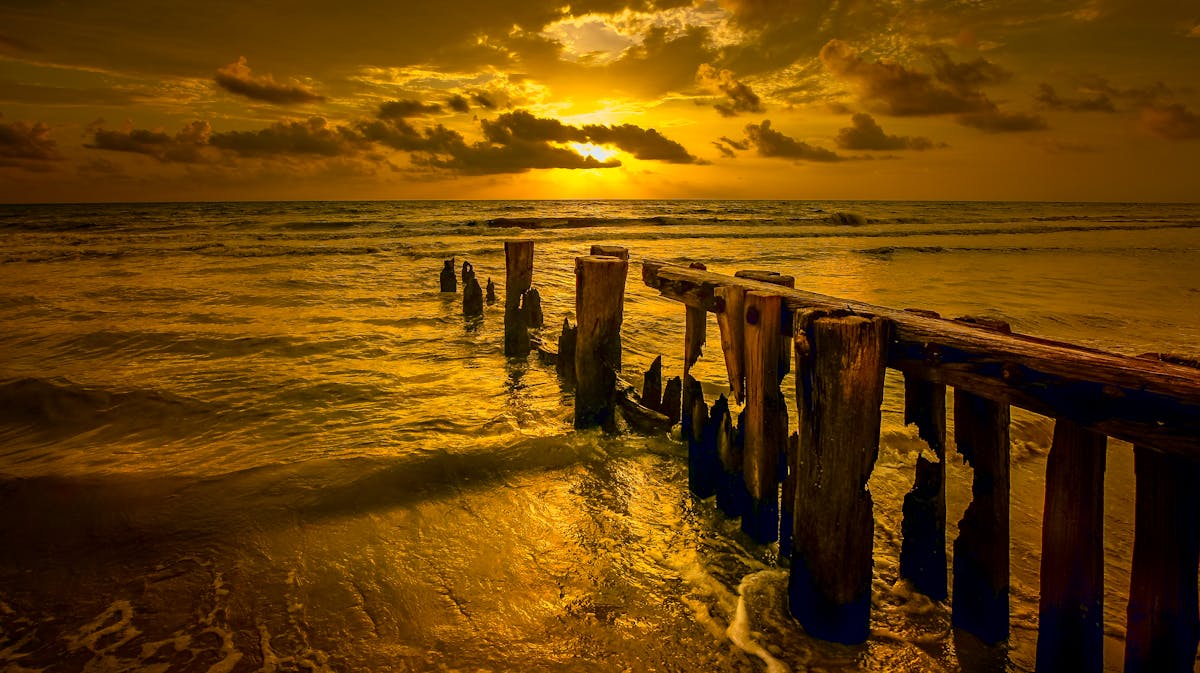 A Old Wooden Pier In Corinthia Greece Photos, Download The BEST Free A Old Wooden Pier In ...