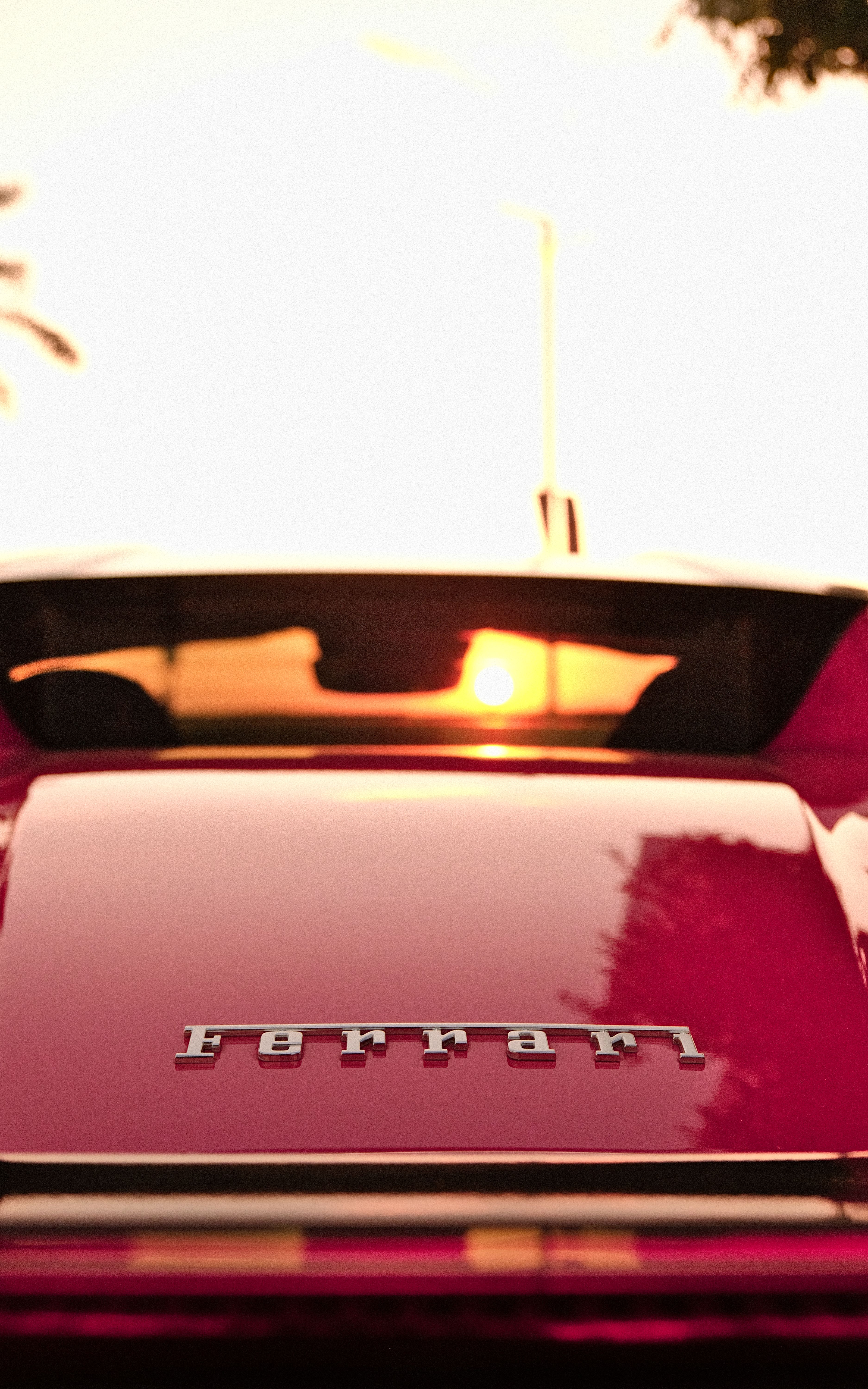 Ferrari F8 Supercar De Color Rosa En Dubai Marina · Foto de stock gratuita