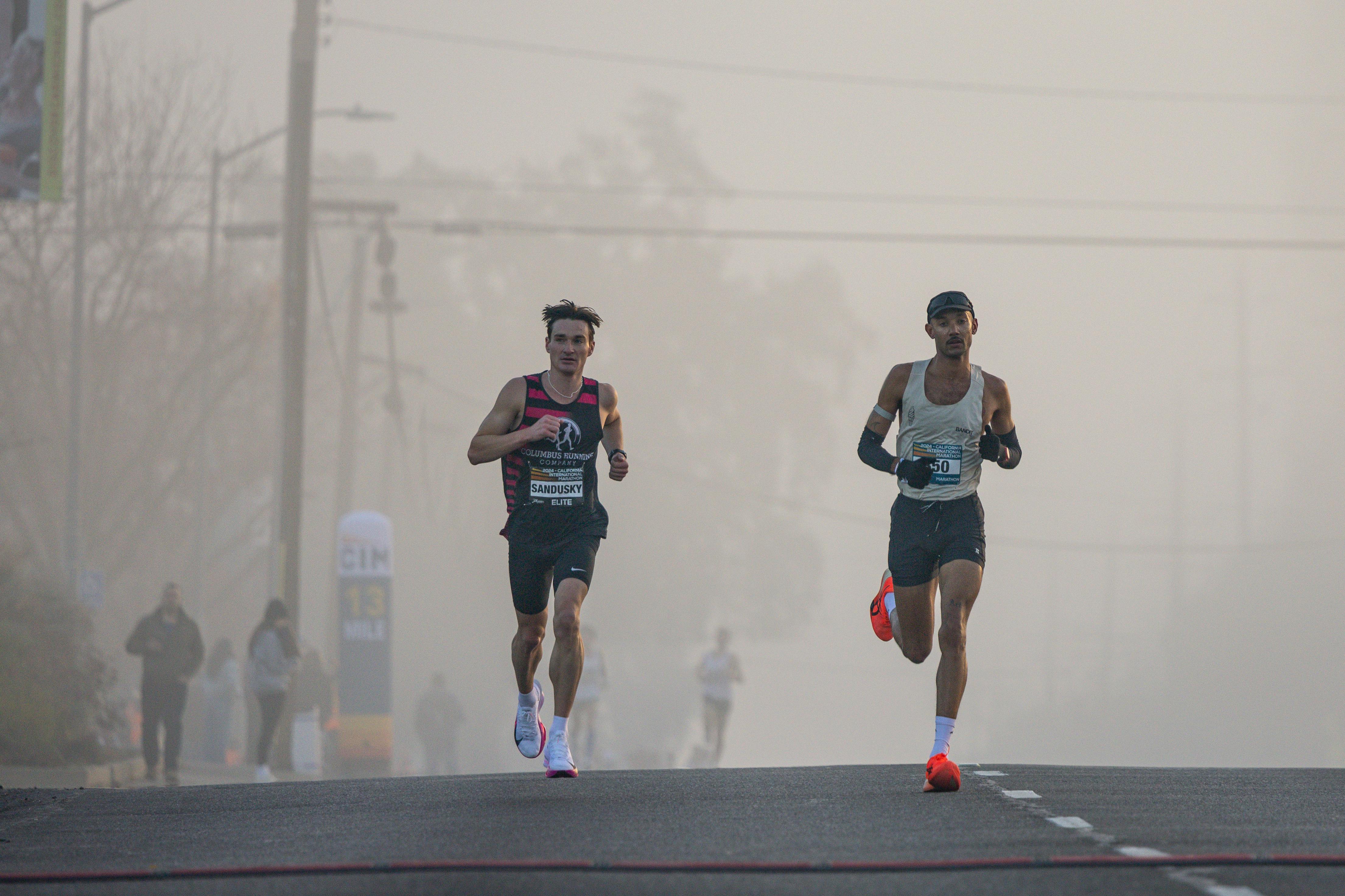 Foggy Marathon Race with Two Leading Runners · Free Stock Photo