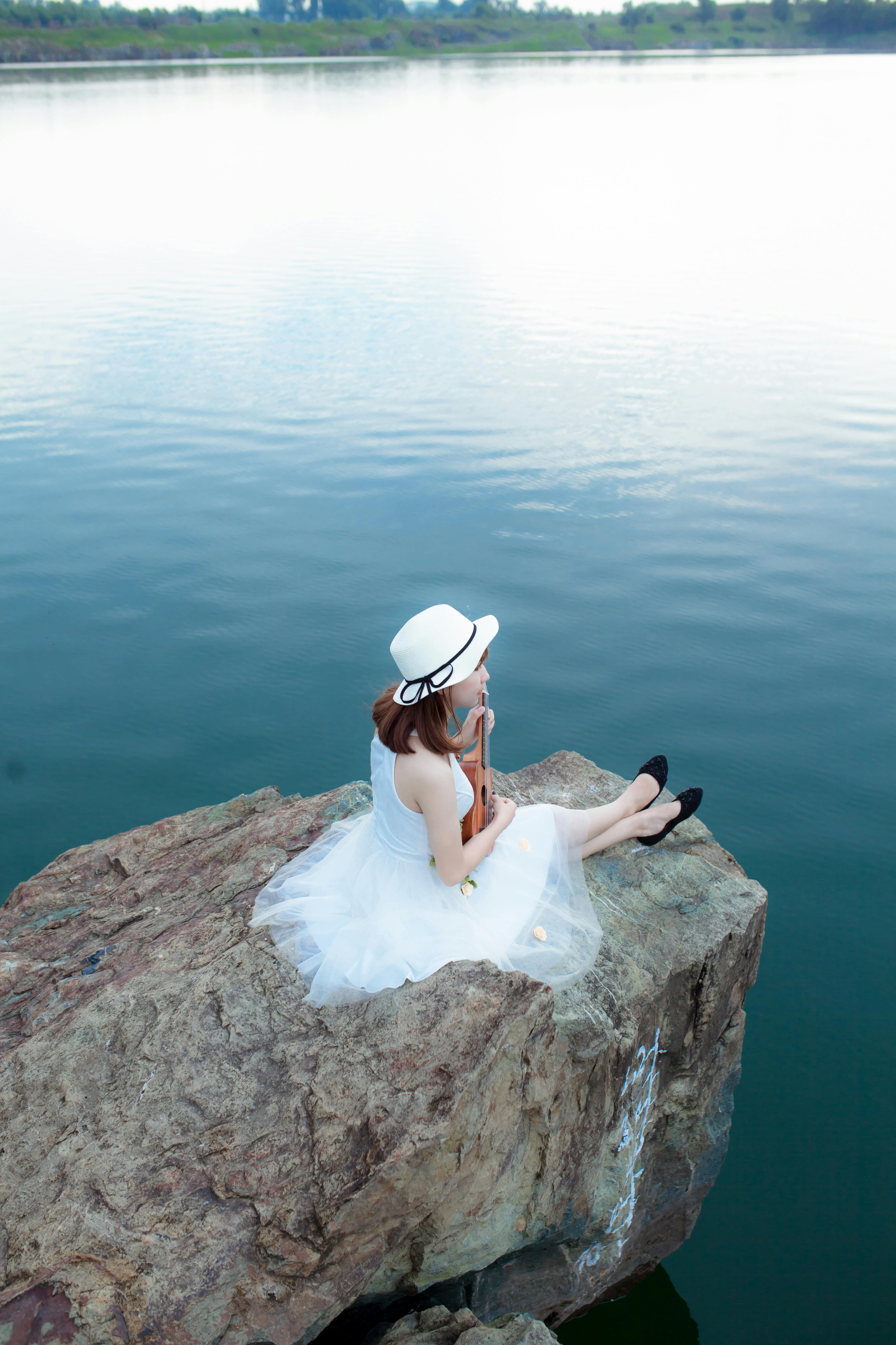 Waterfront Rock Photos, Download The BEST Free Waterfront Rock Stock ...