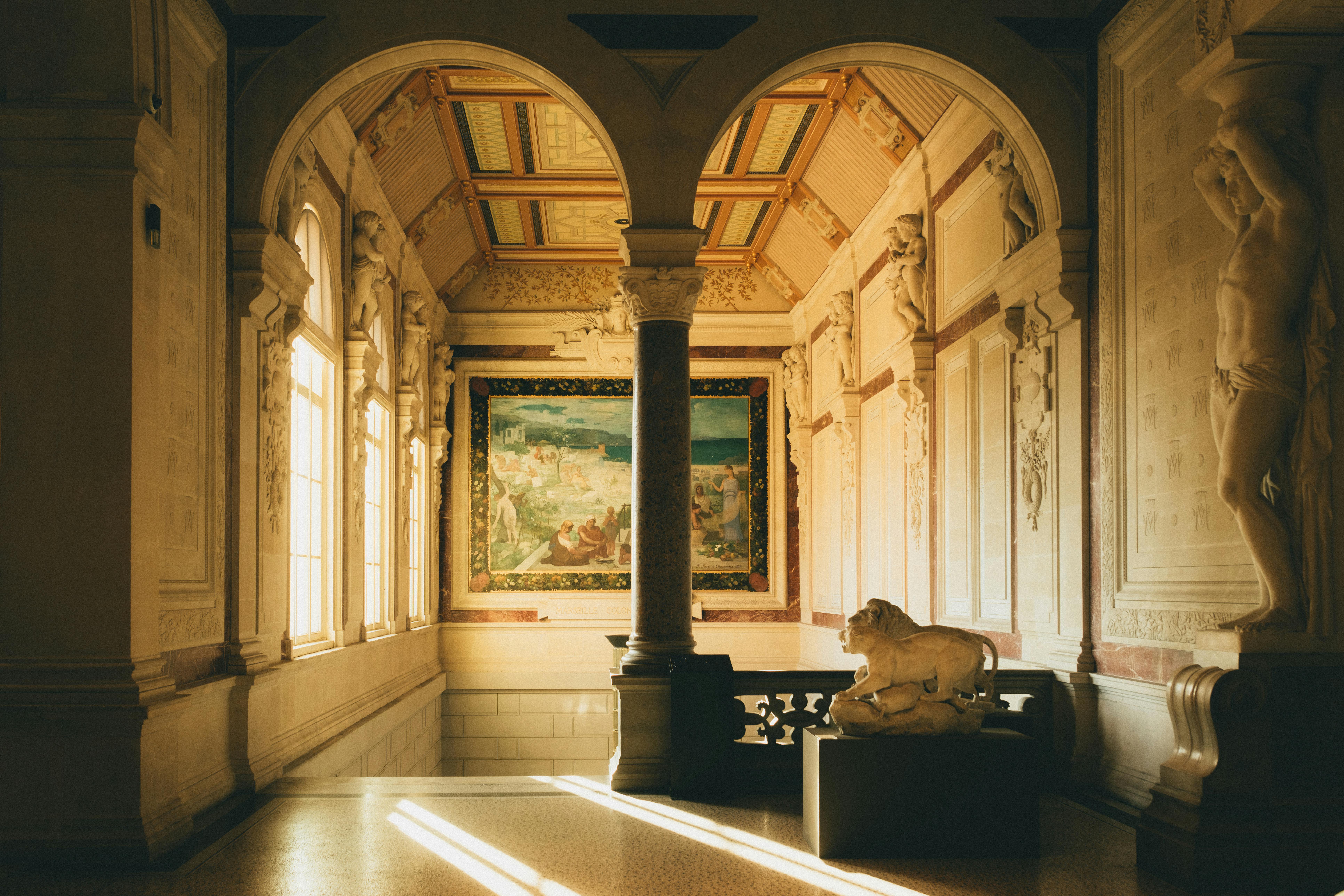 Elegant Museum Interior with Classical Sculpture · Free Stock Photo