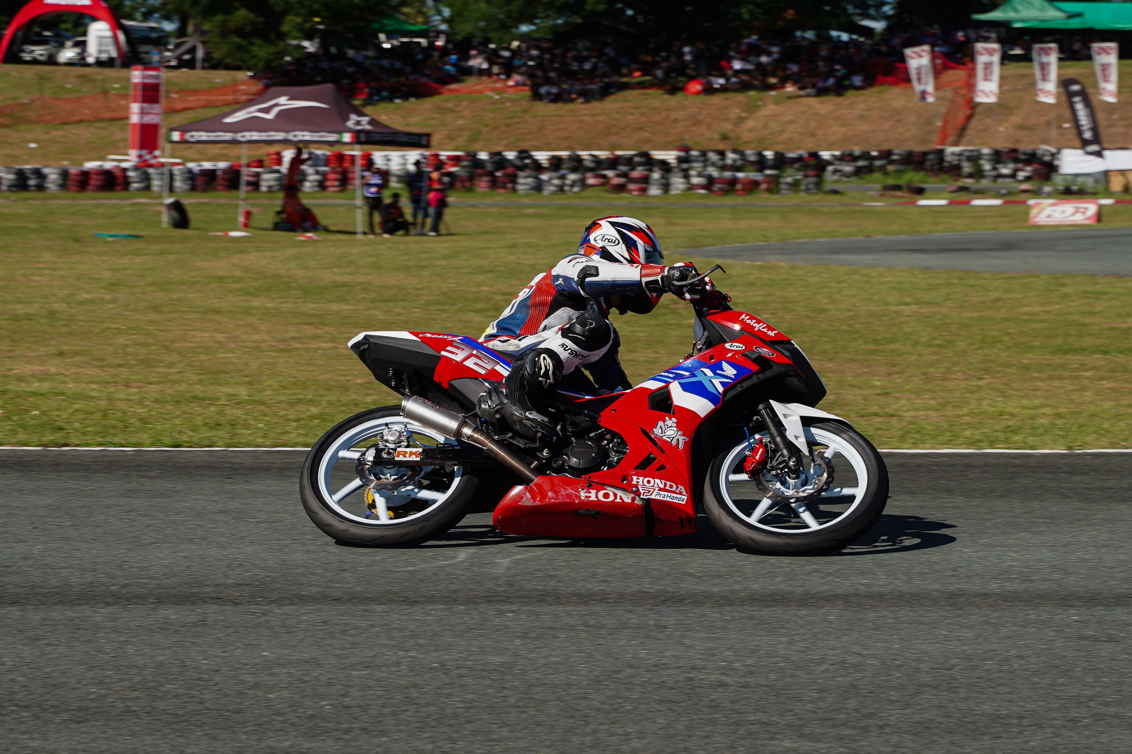 Motorcycle Race Action at Tarlac Circuit · Free Stock Photo