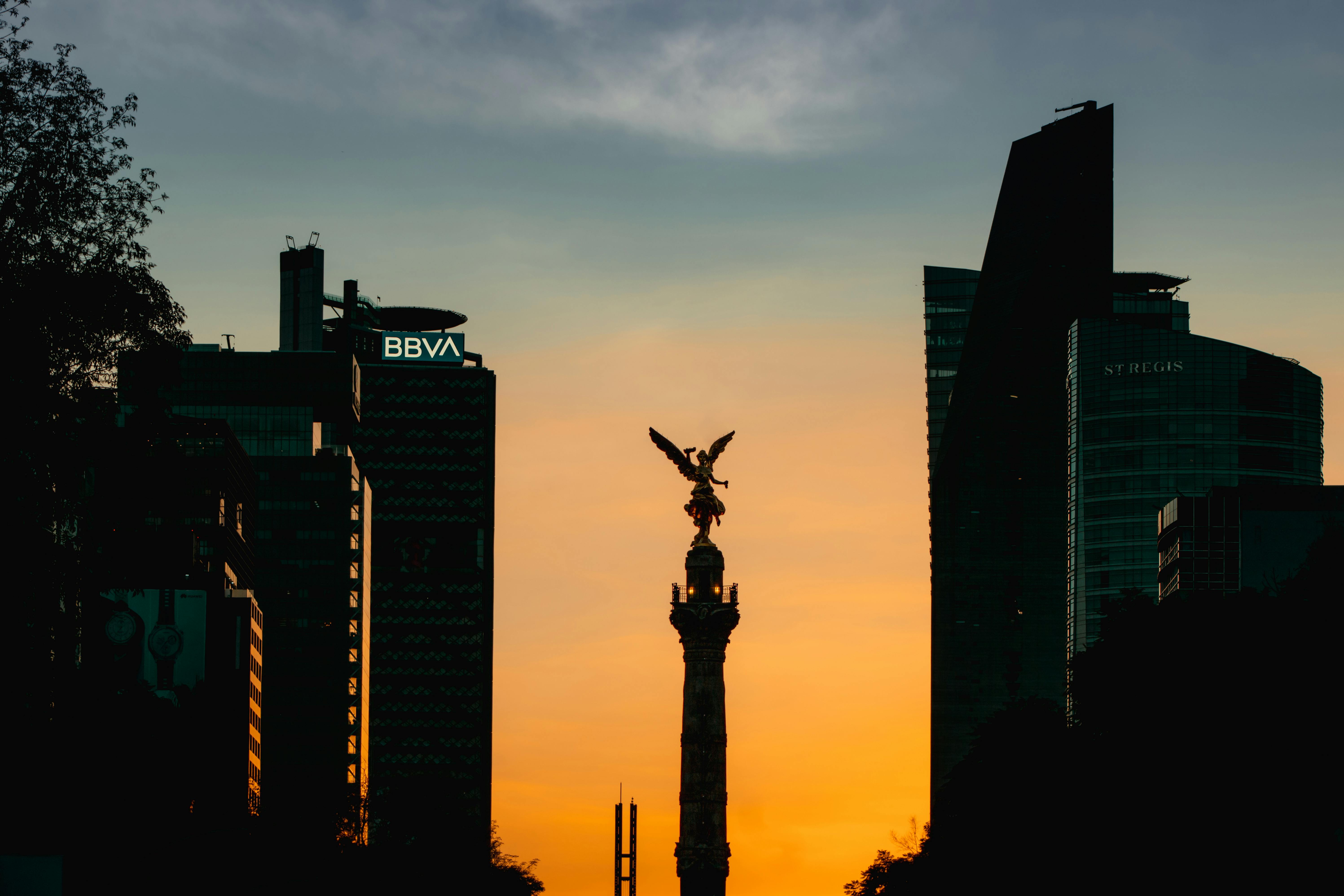 Atardecer En La Ciudad De México Con ángel De La Independencia · Foto de stock gratuita