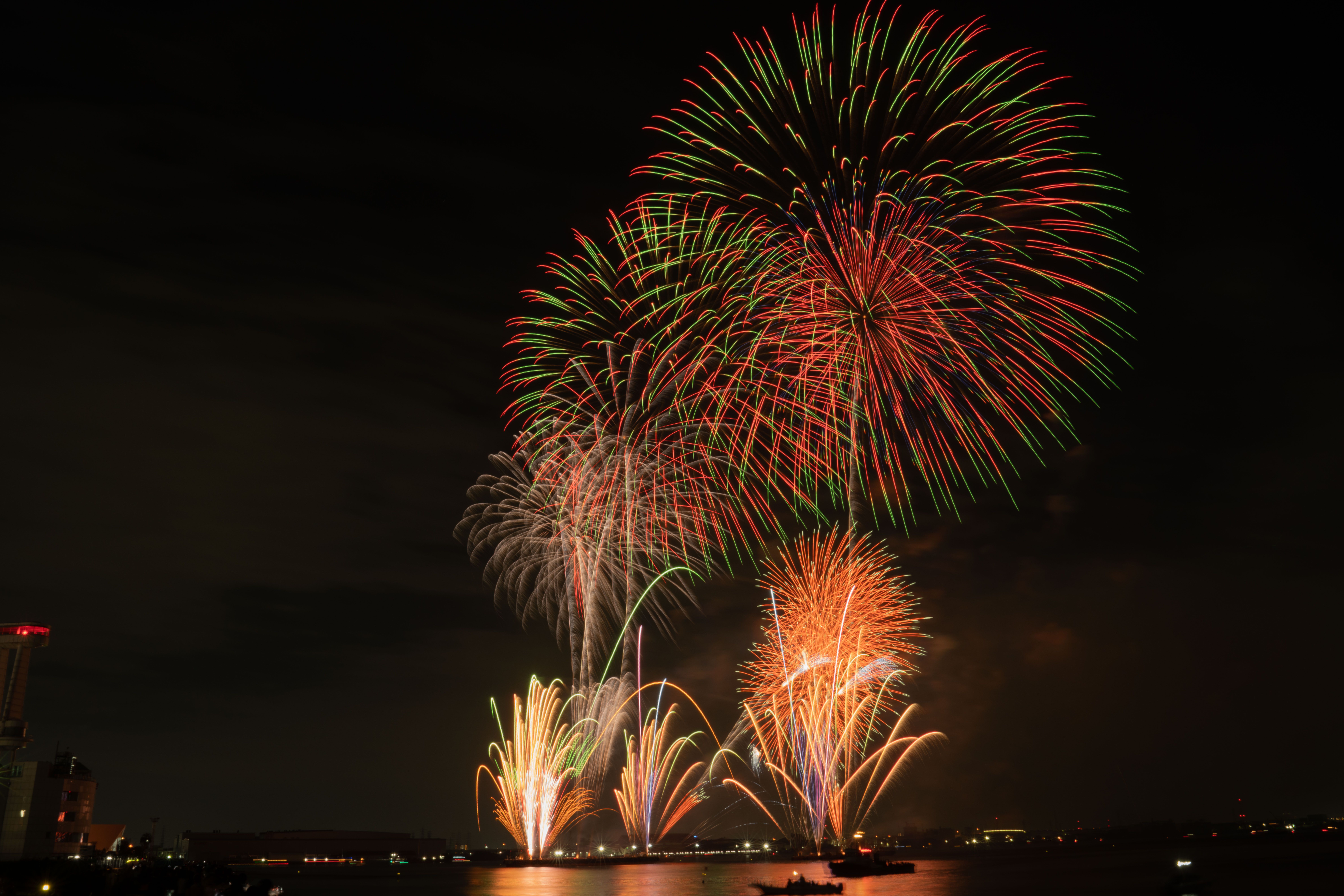 Spectacular Nighttime Fireworks Display Over Water · Free Stock Photo