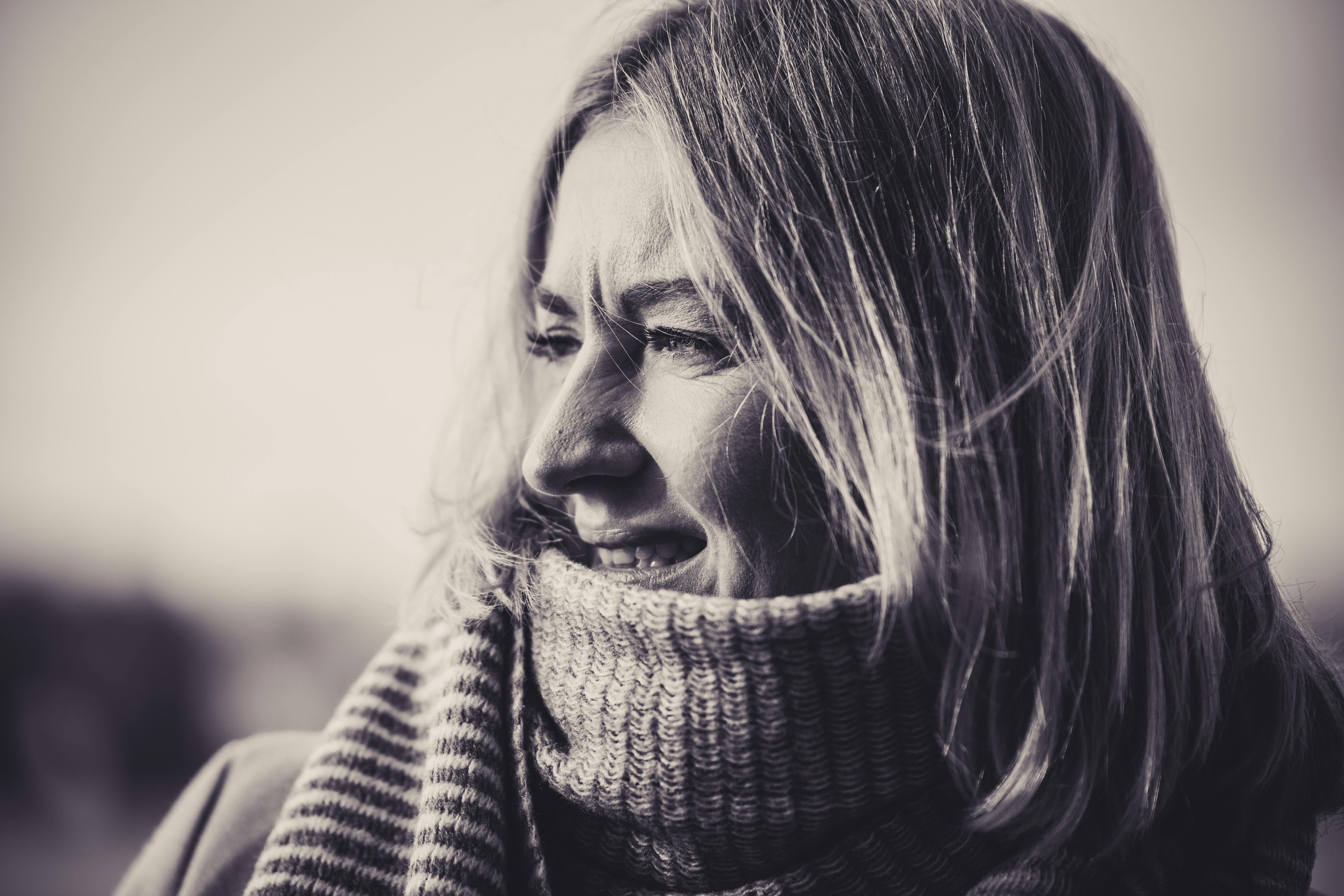 Model Smiling White Background Photos, Download The BEST Free Model ...