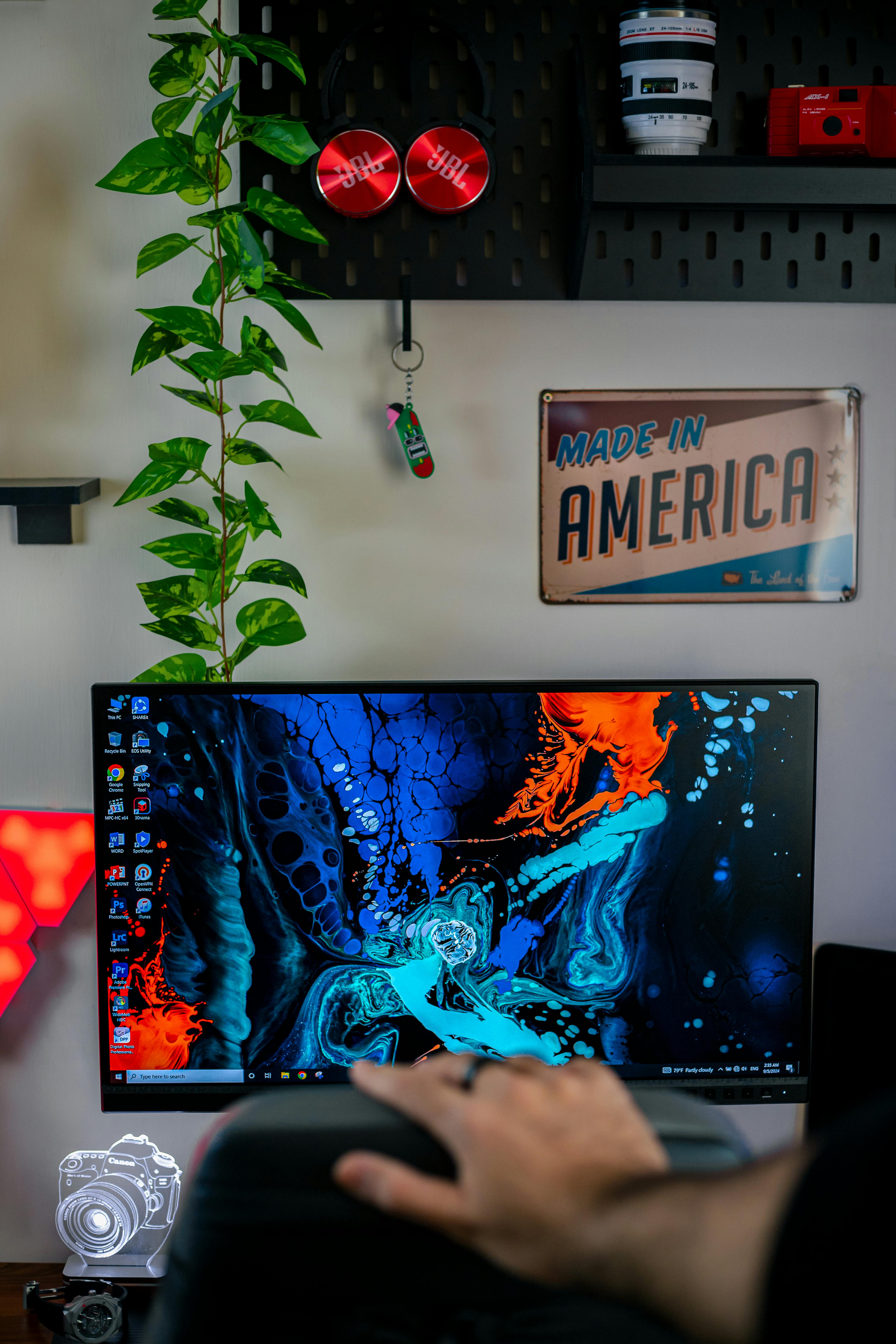 Modern Workspace with Abstract Monitor Display · Free Stock Photo