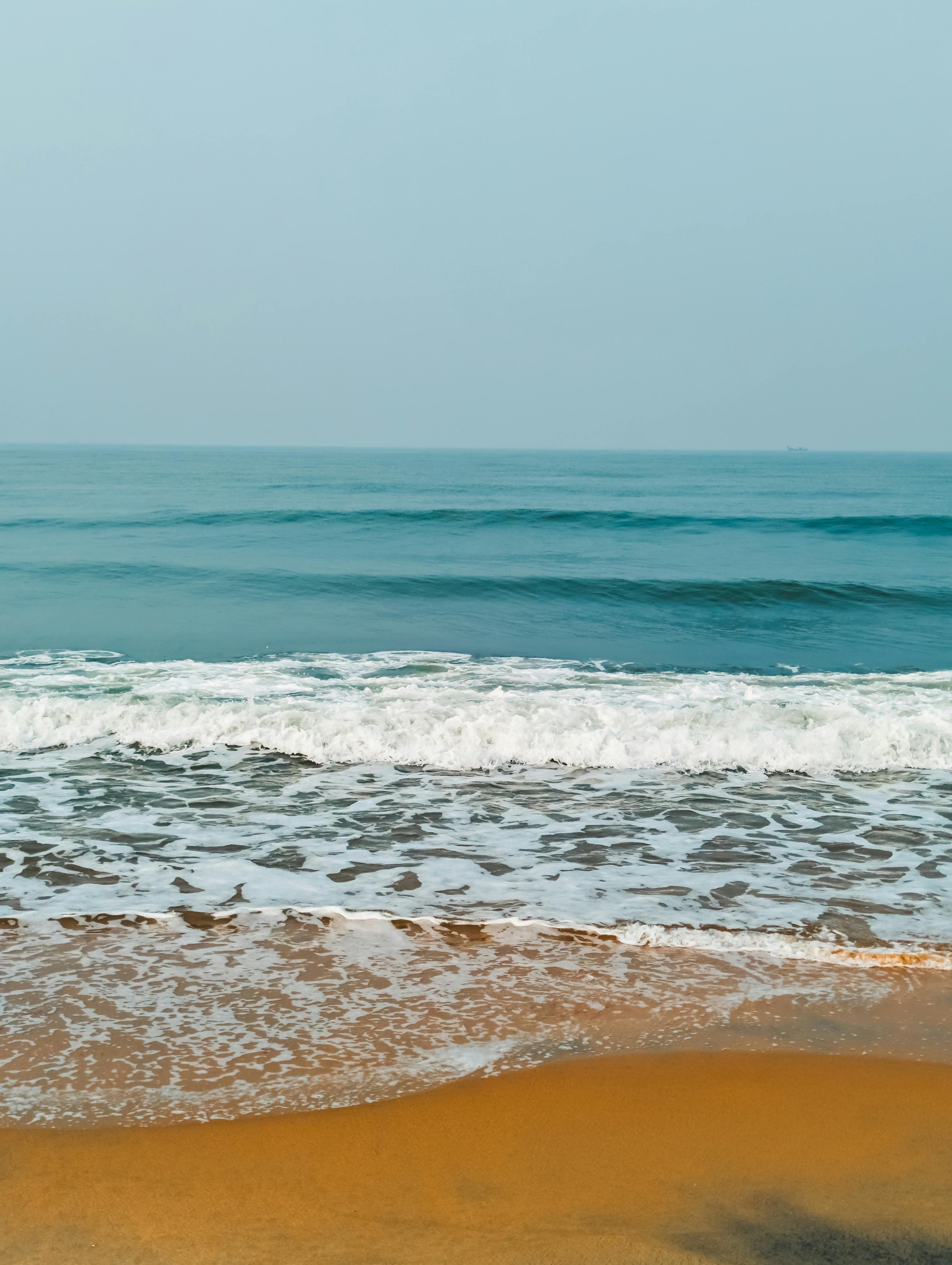 Peaceful Ocean Waves on Sandy Beach · Free Stock Photo