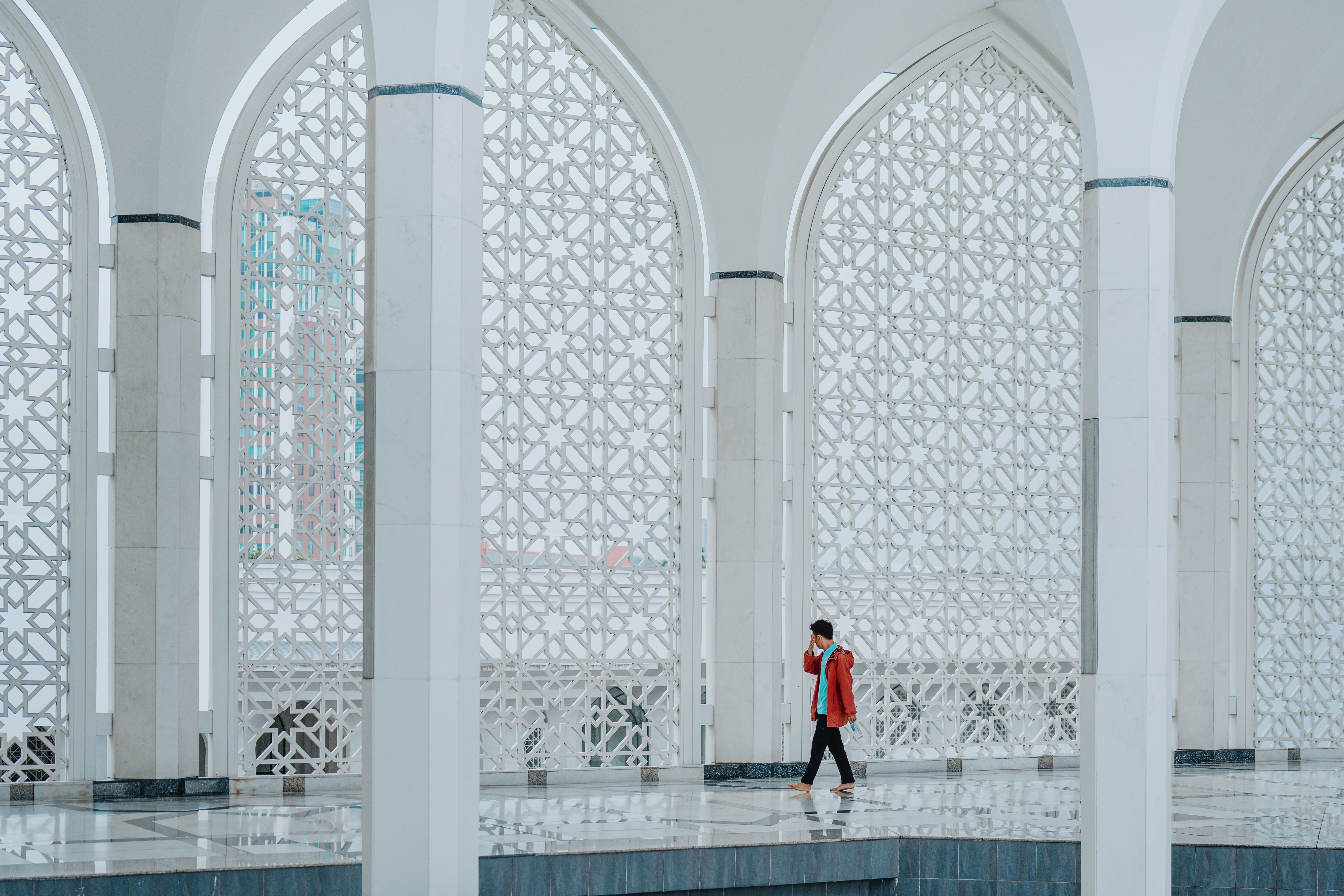 Intricate Islamic Architecture at Shah Alam Mosque · Free Stock Photo
