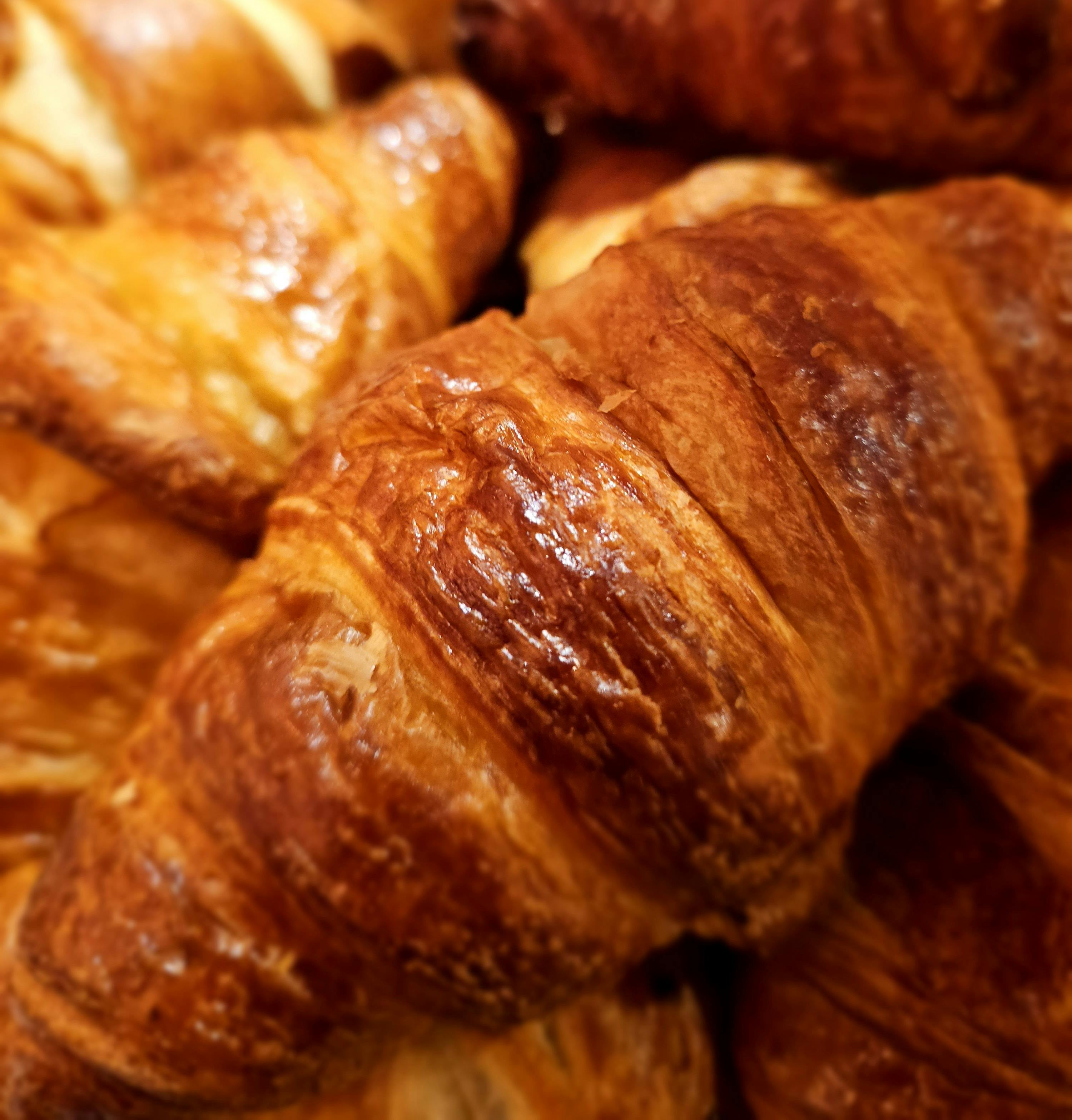 Close-up of Freshly Baked Golden Croissants · Free Stock Photo