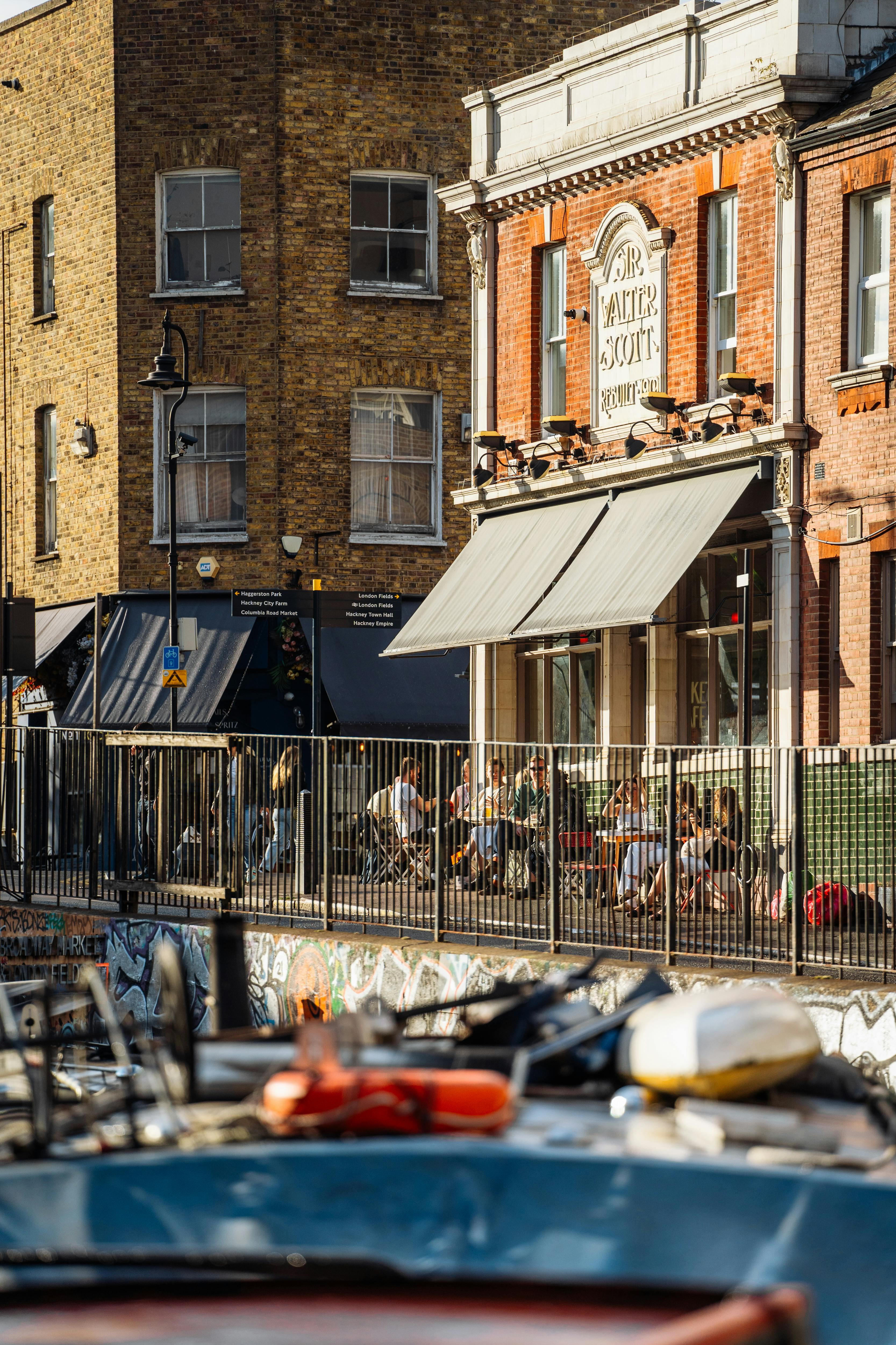 Lively Canal-Side Dining Scene in London · Free Stock Photo