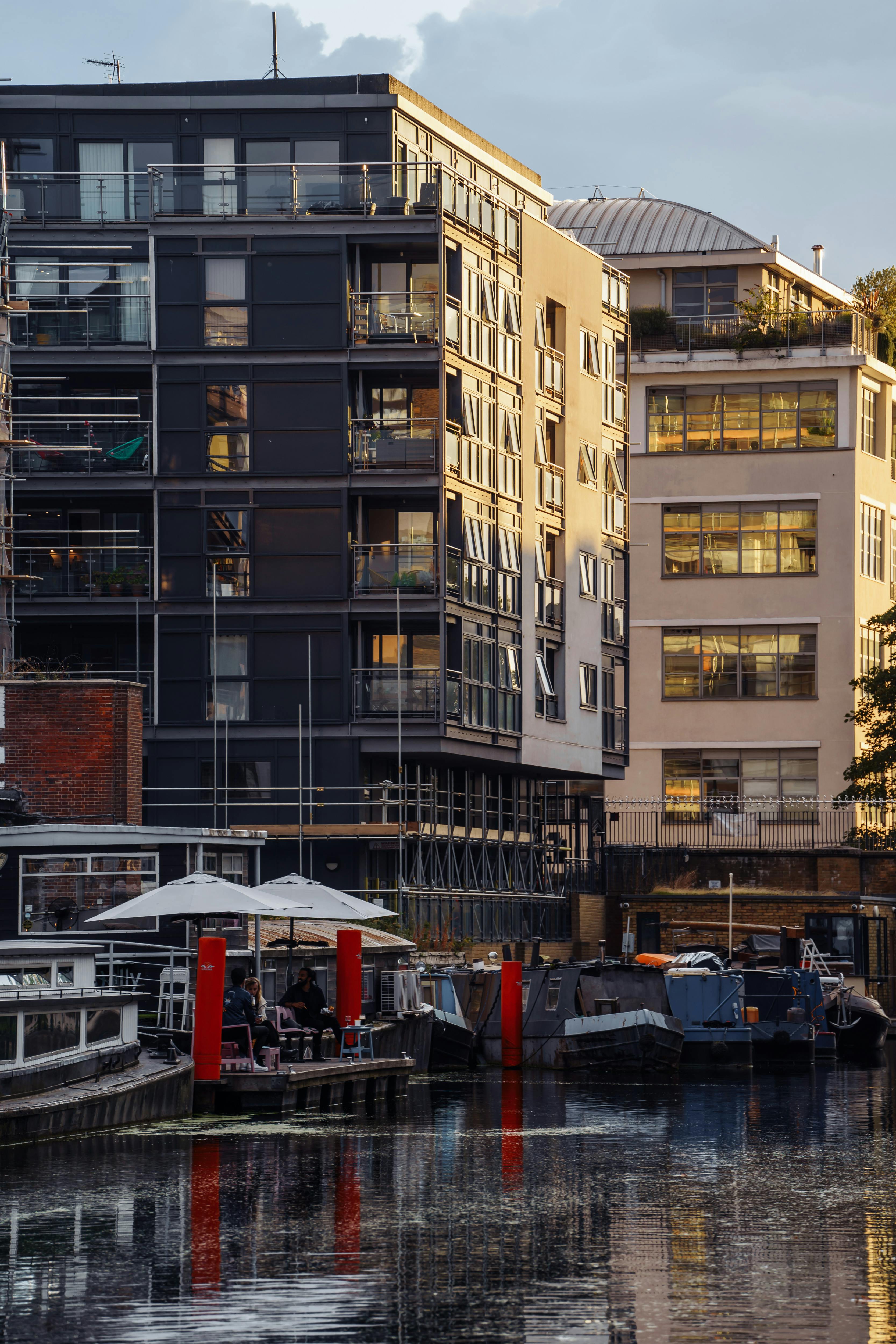 Modern Canal-side Architecture in London · Free Stock Photo