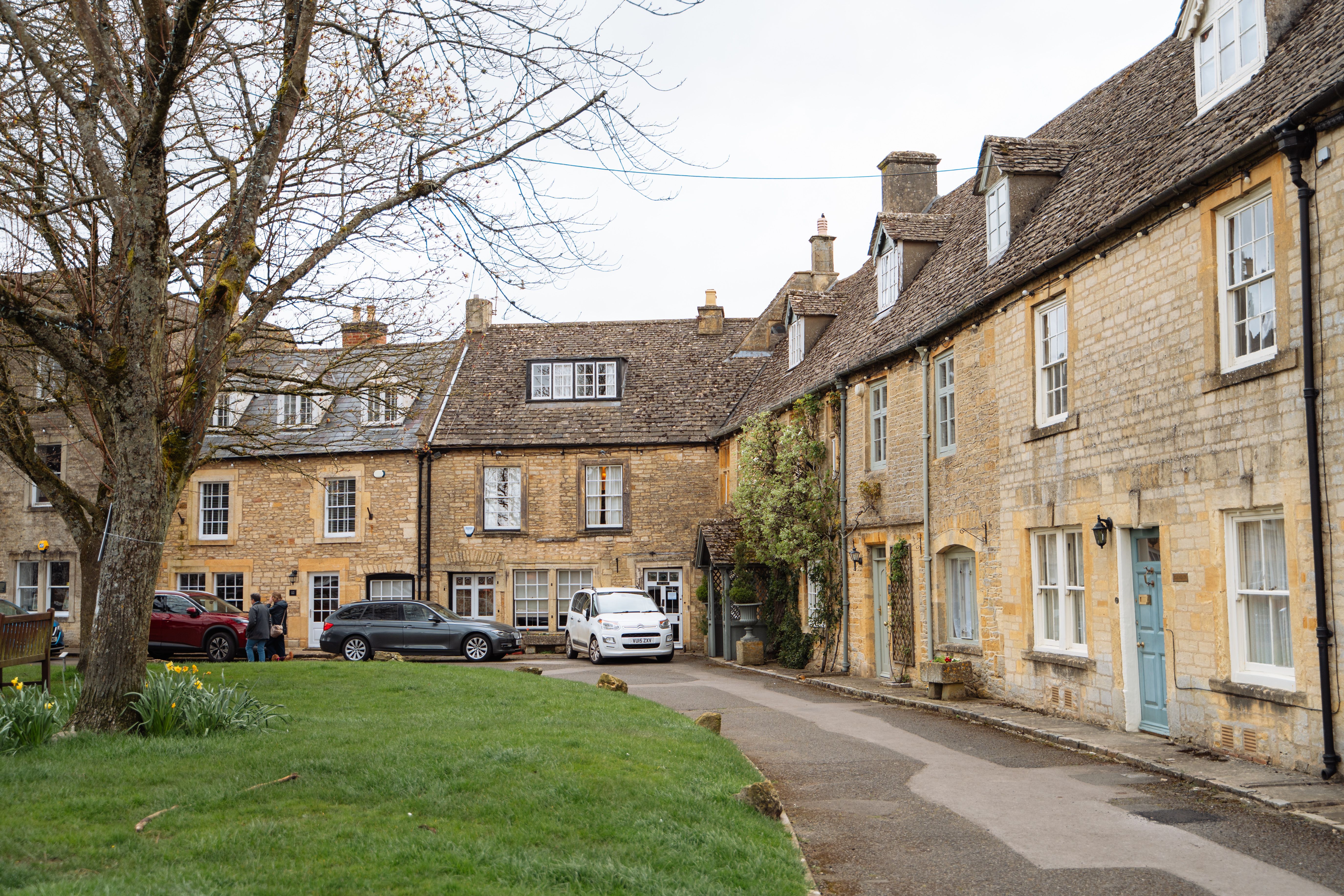 Charming English Village Street with Cotswold Stone Houses · Free Stock ...