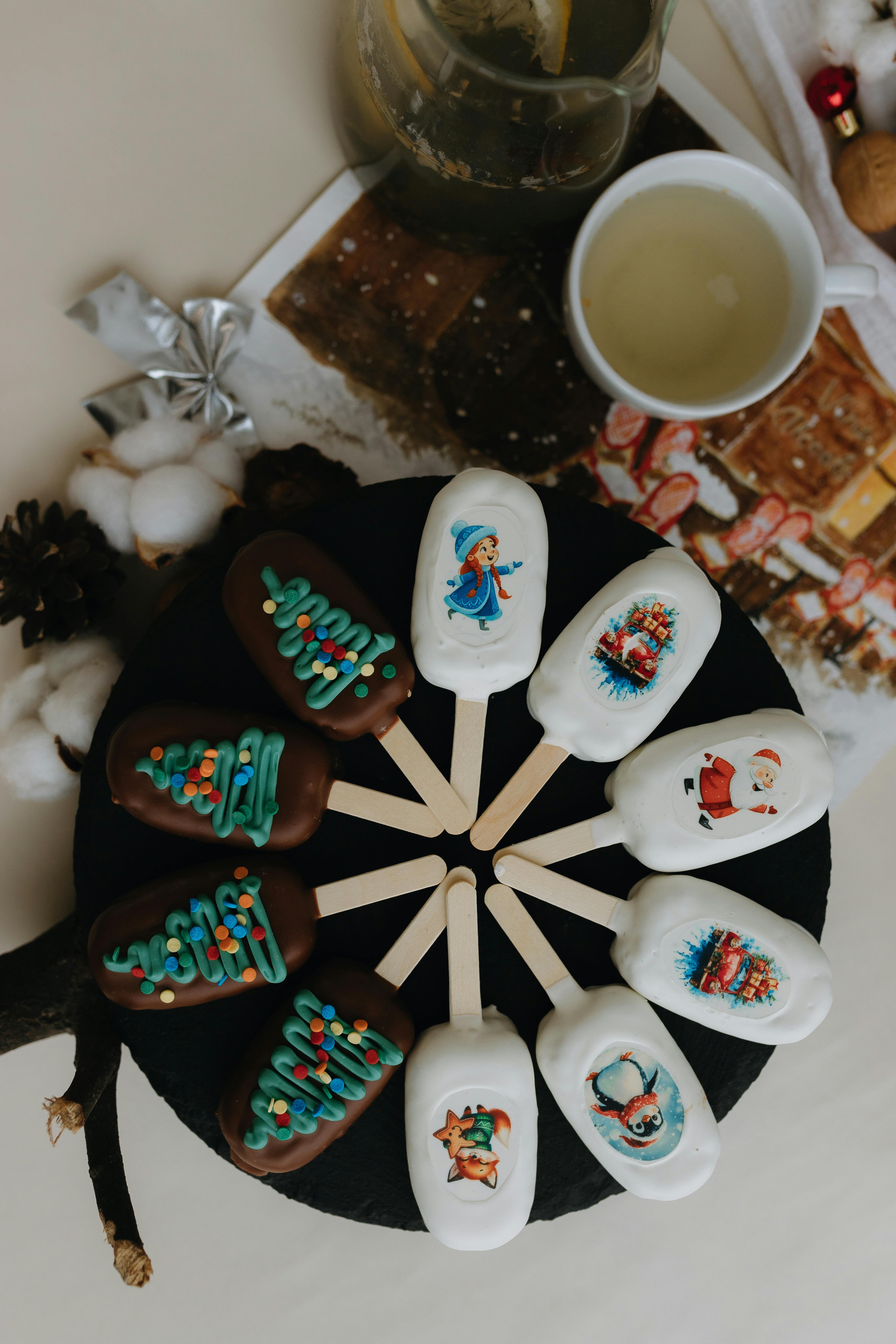 Festive Chocolate Cake Pops with Christmas Designs · Free Stock Photo