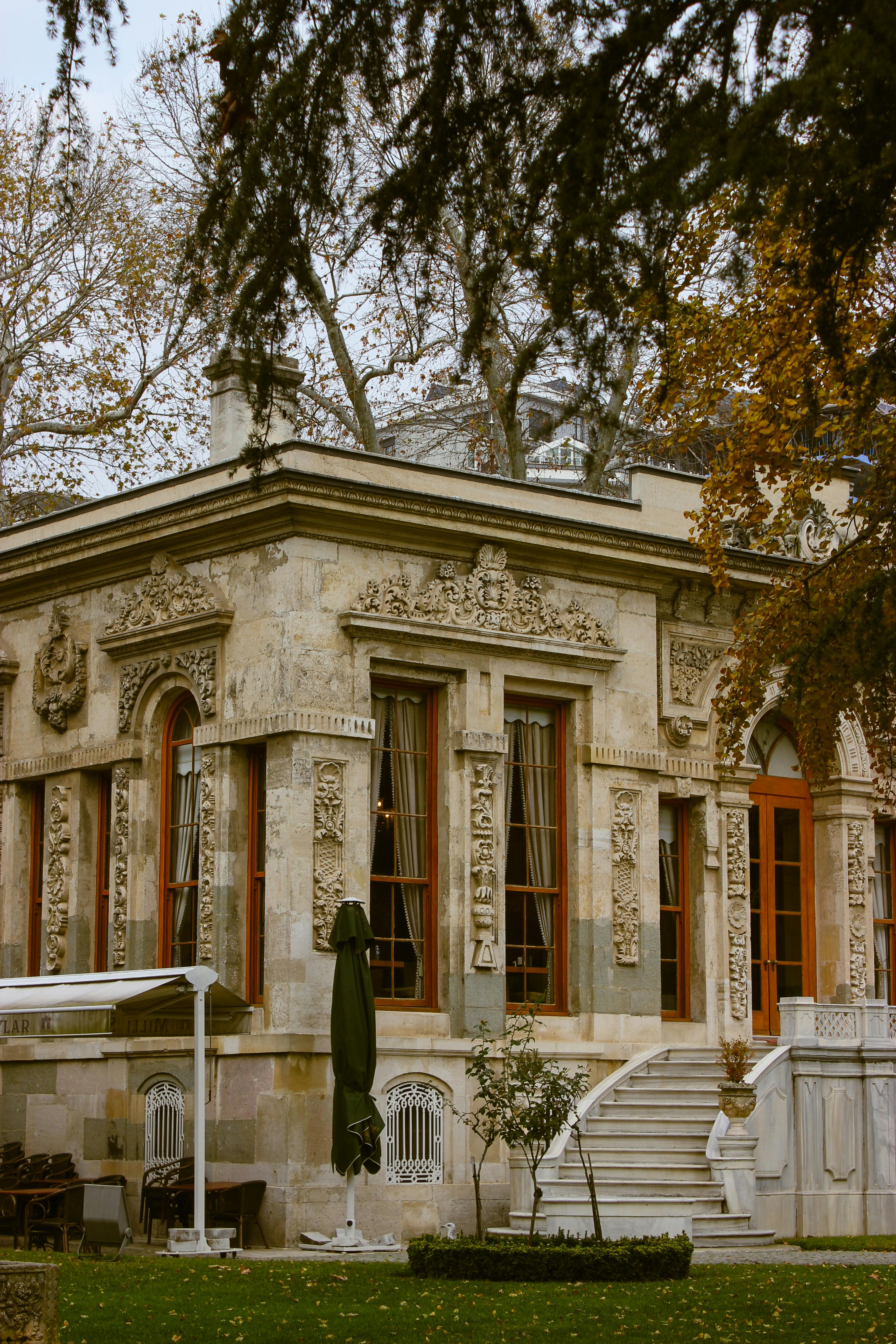 Ornate Stone Building with Classic Architecture · Free Stock Photo
