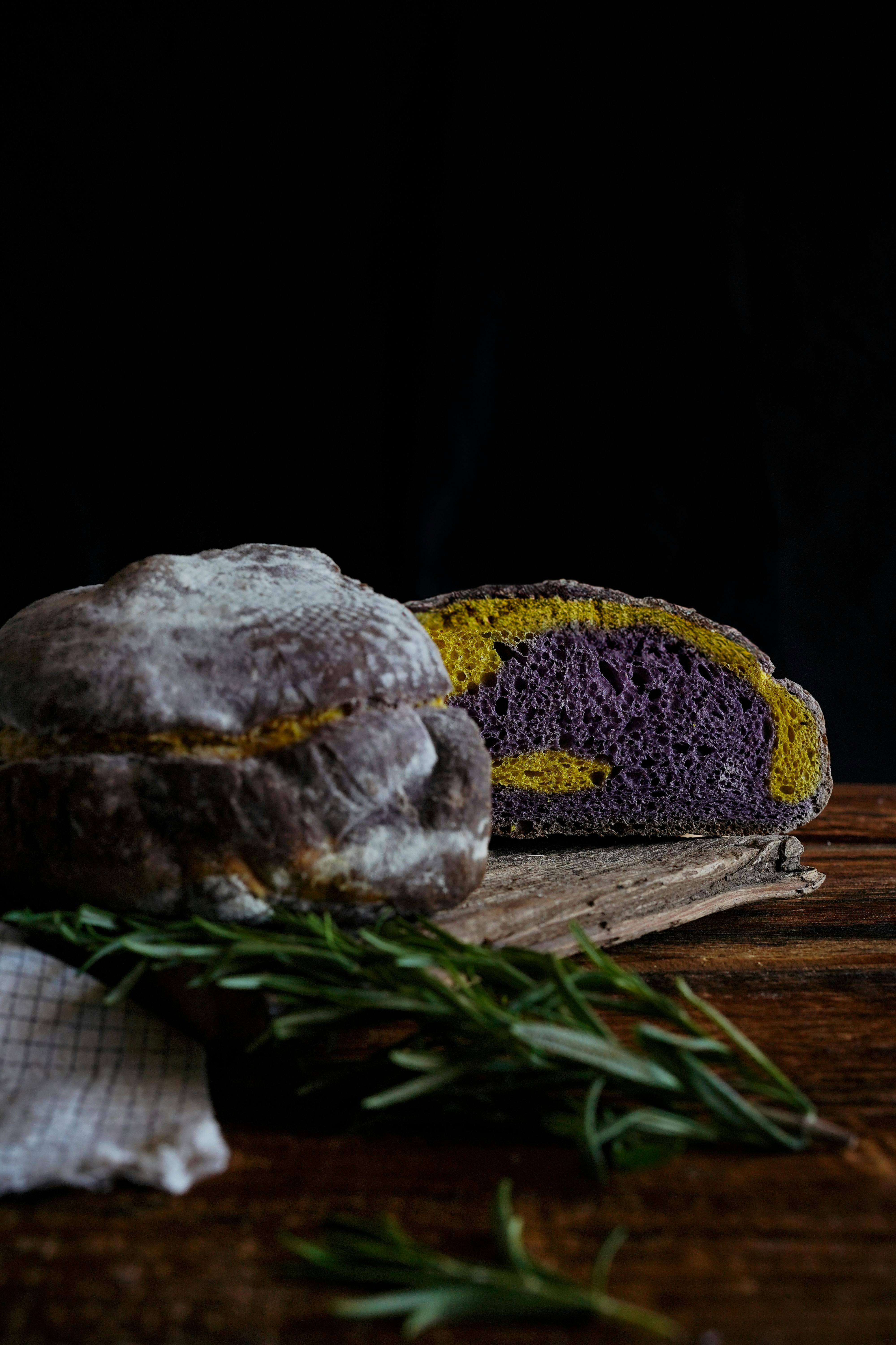Artisanal Marble Bread with Rustic Presentation · Free Stock Photo
