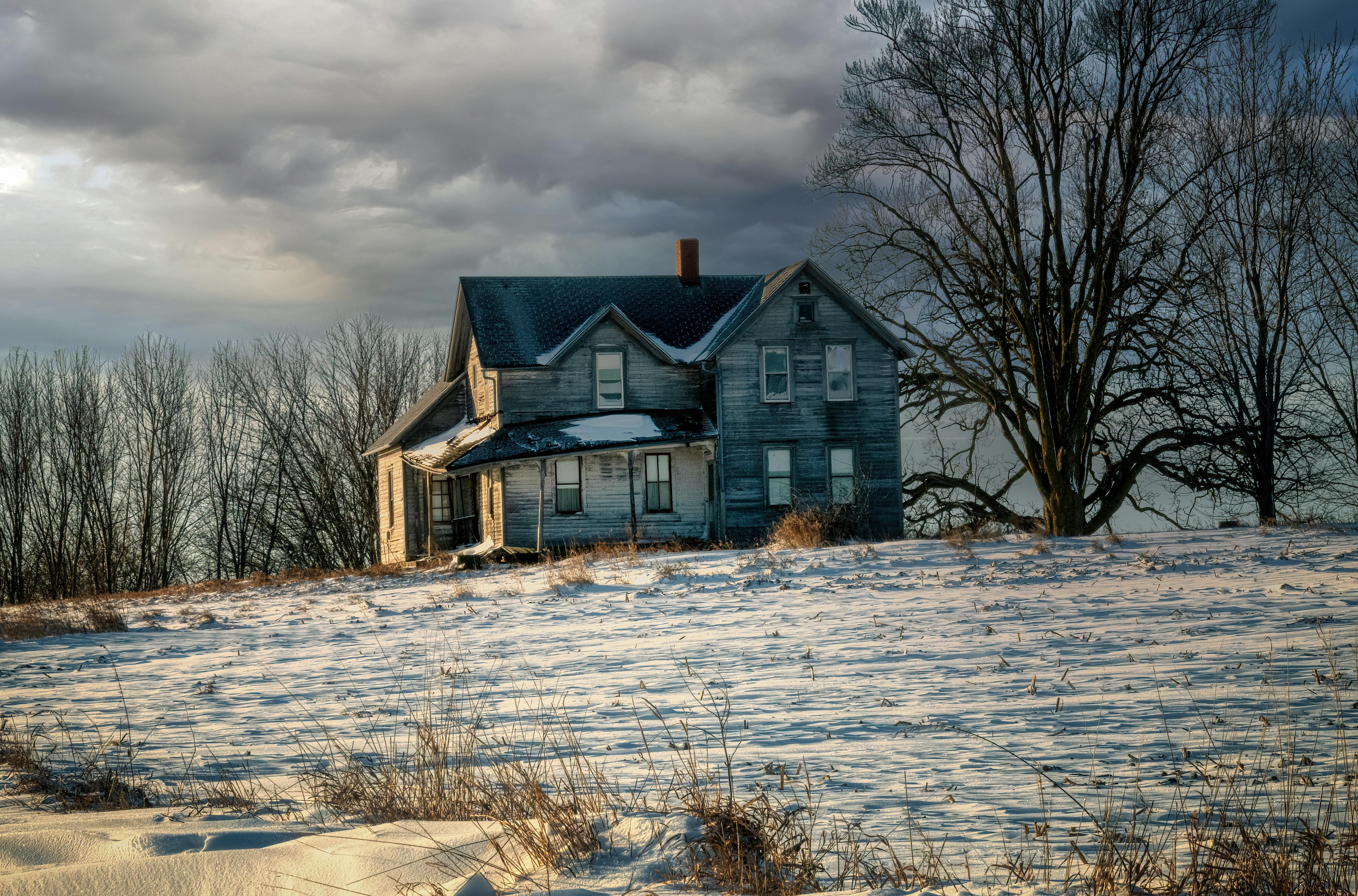 Abandoned Farmhouse in Snowy West Albany Landscape · Free Stock Photo