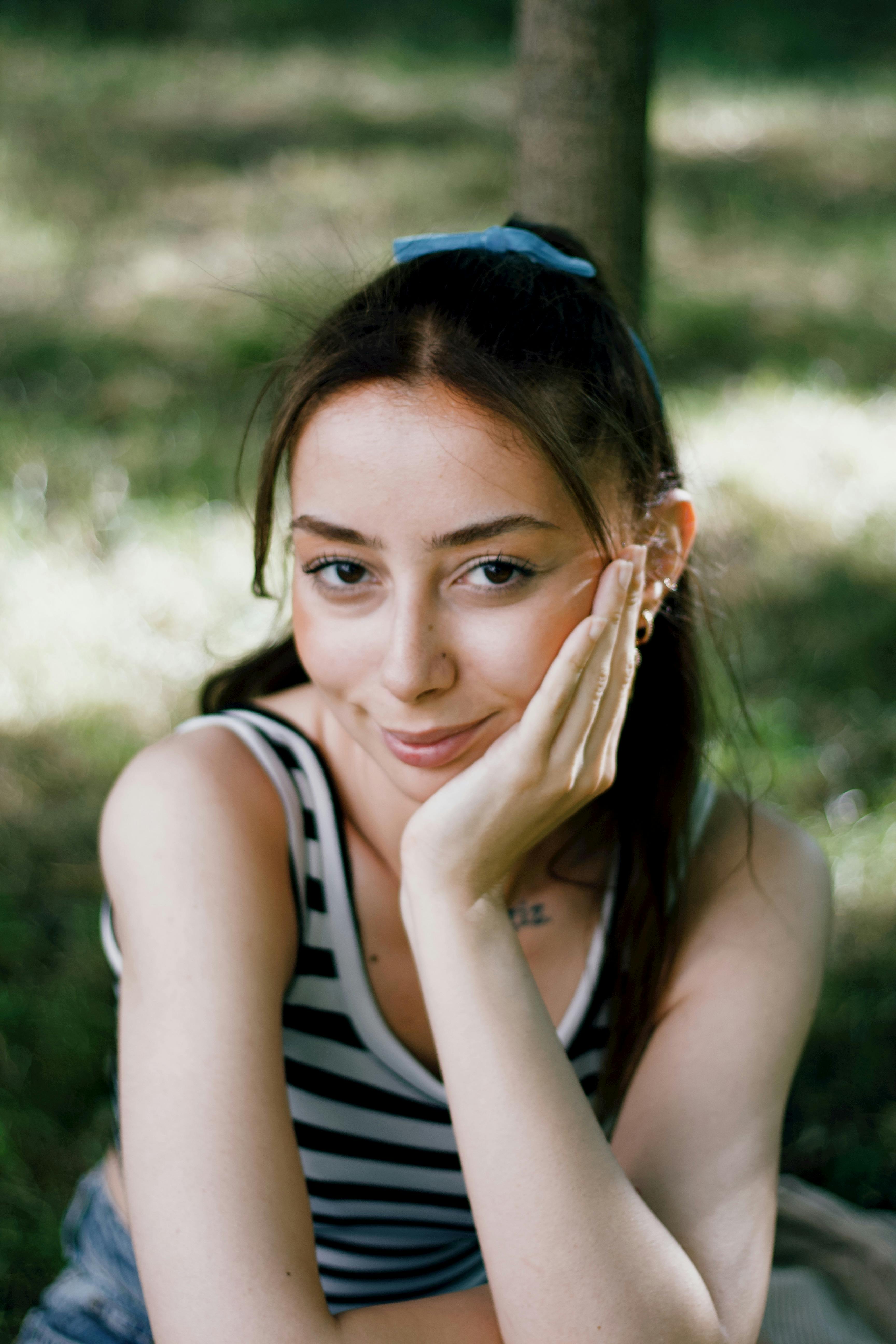 Scrunchies Model Photos, Download The BEST Free Scrunchies Model Stock ...