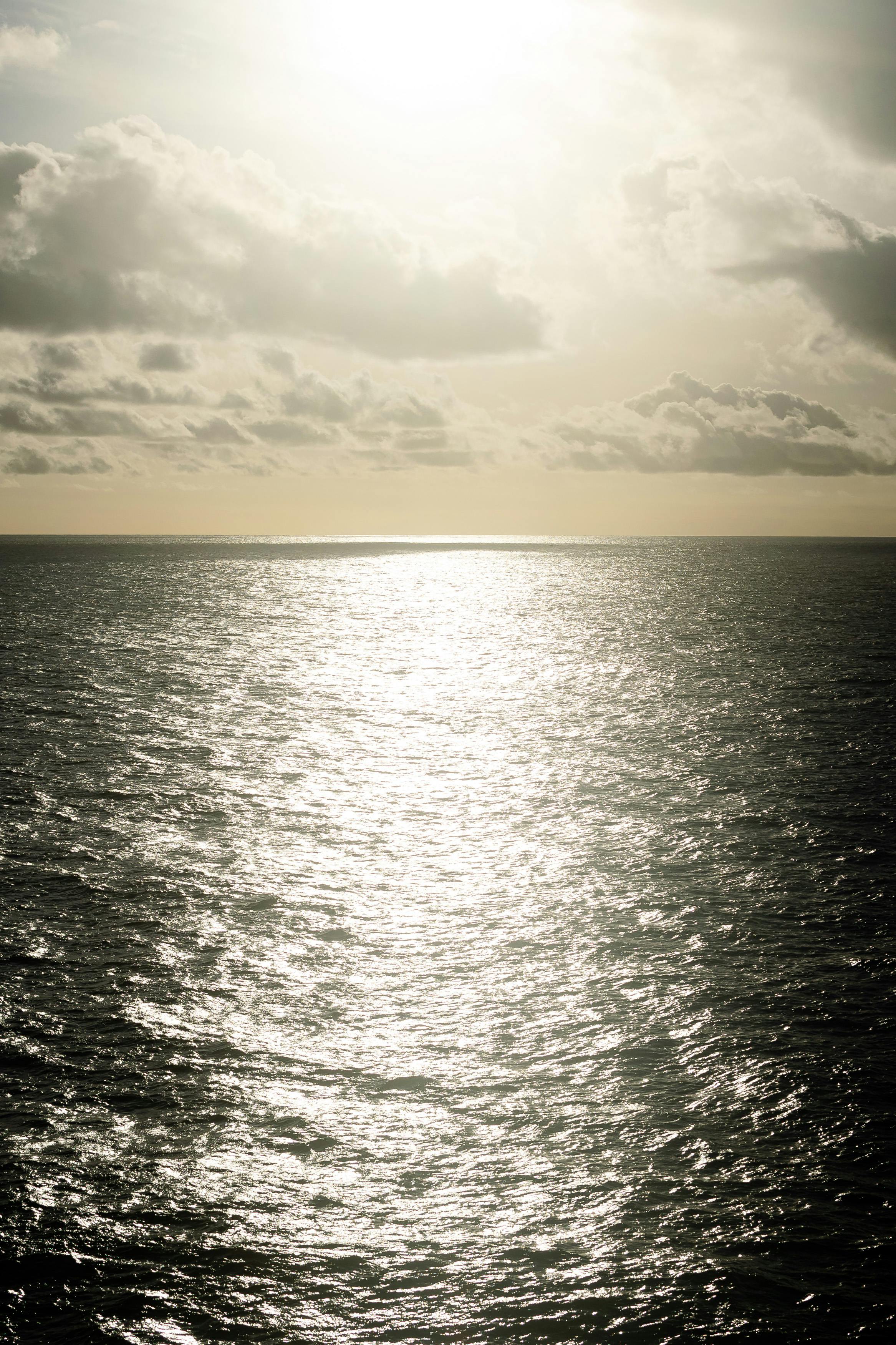 Sublime Evening Sunlight Reflected over the Ocean · Free Stock Photo