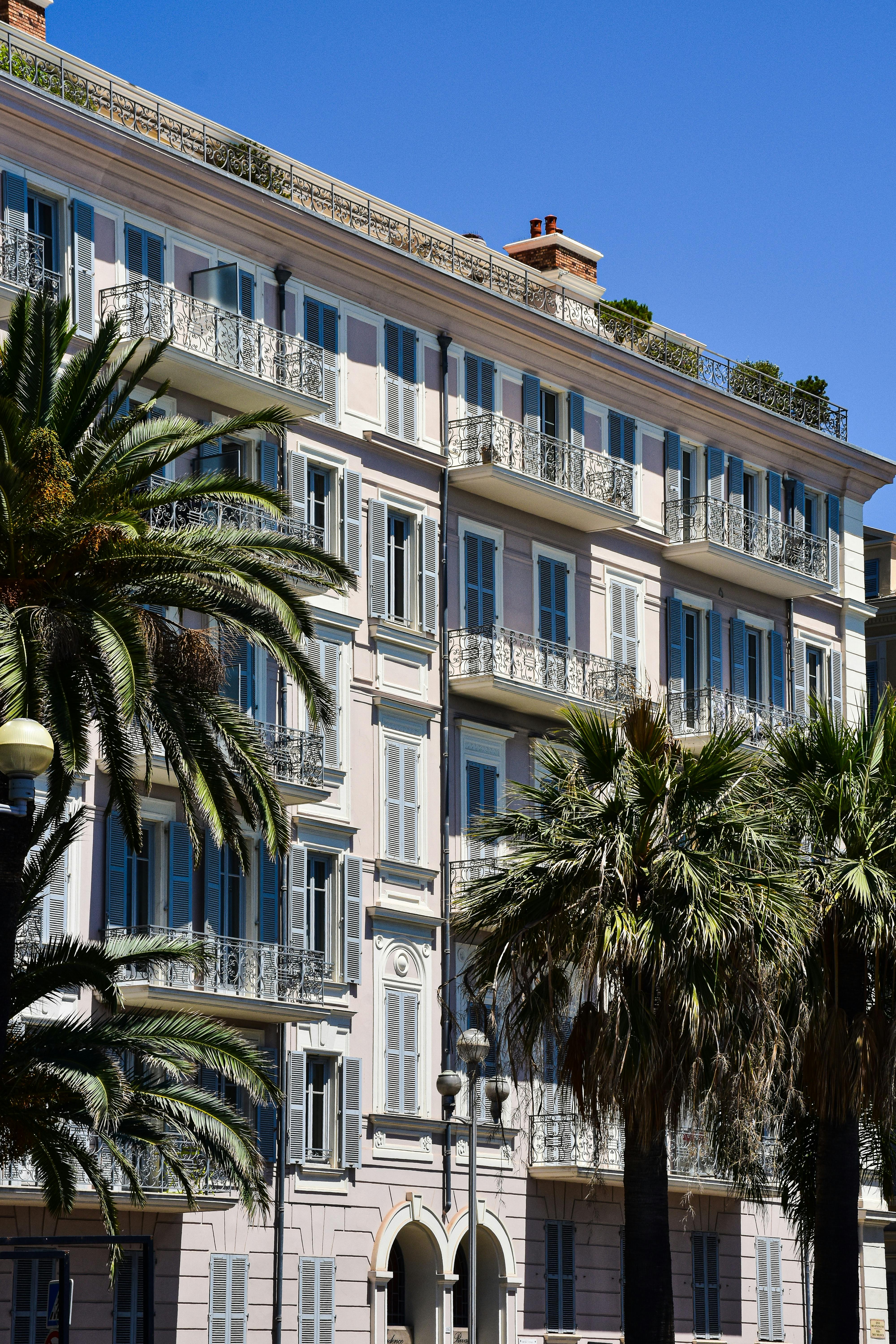 Elegant Building Facade in Provence France · Free Stock Photo