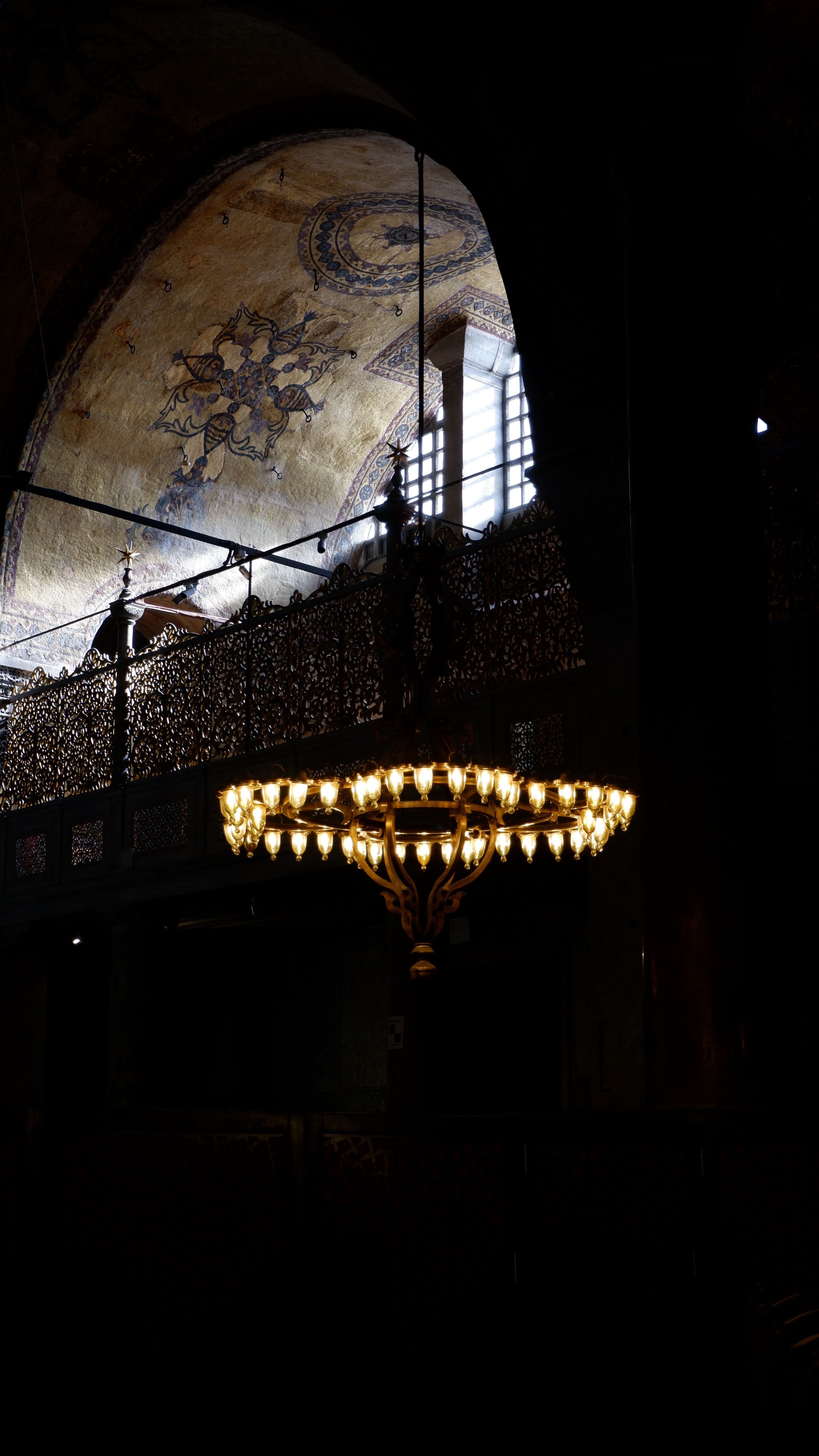 Dramatic Interior Lighting in Historic Building · Free Stock Photo