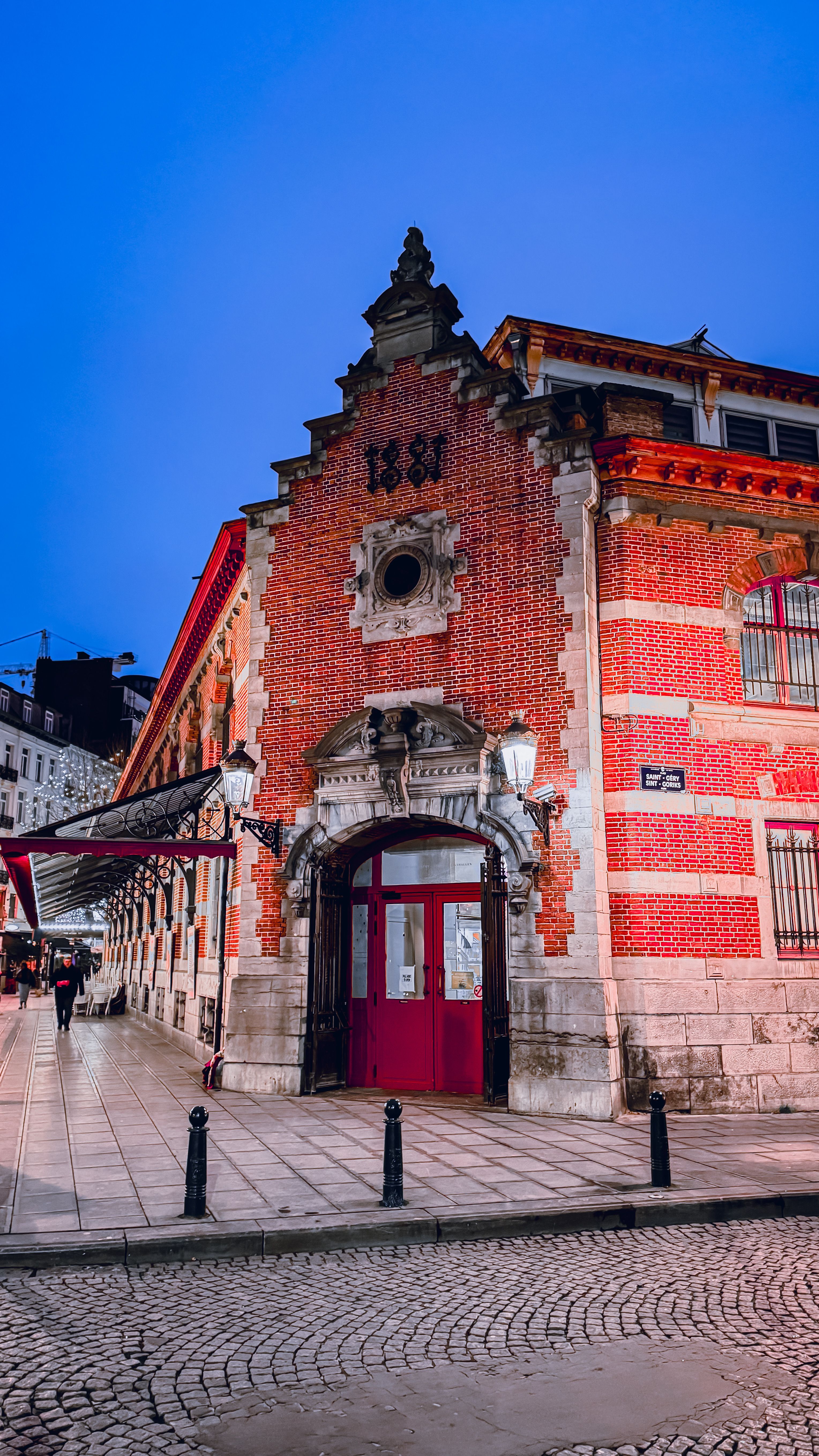 Charming Red Brick Building in City Street · Free Stock Photo