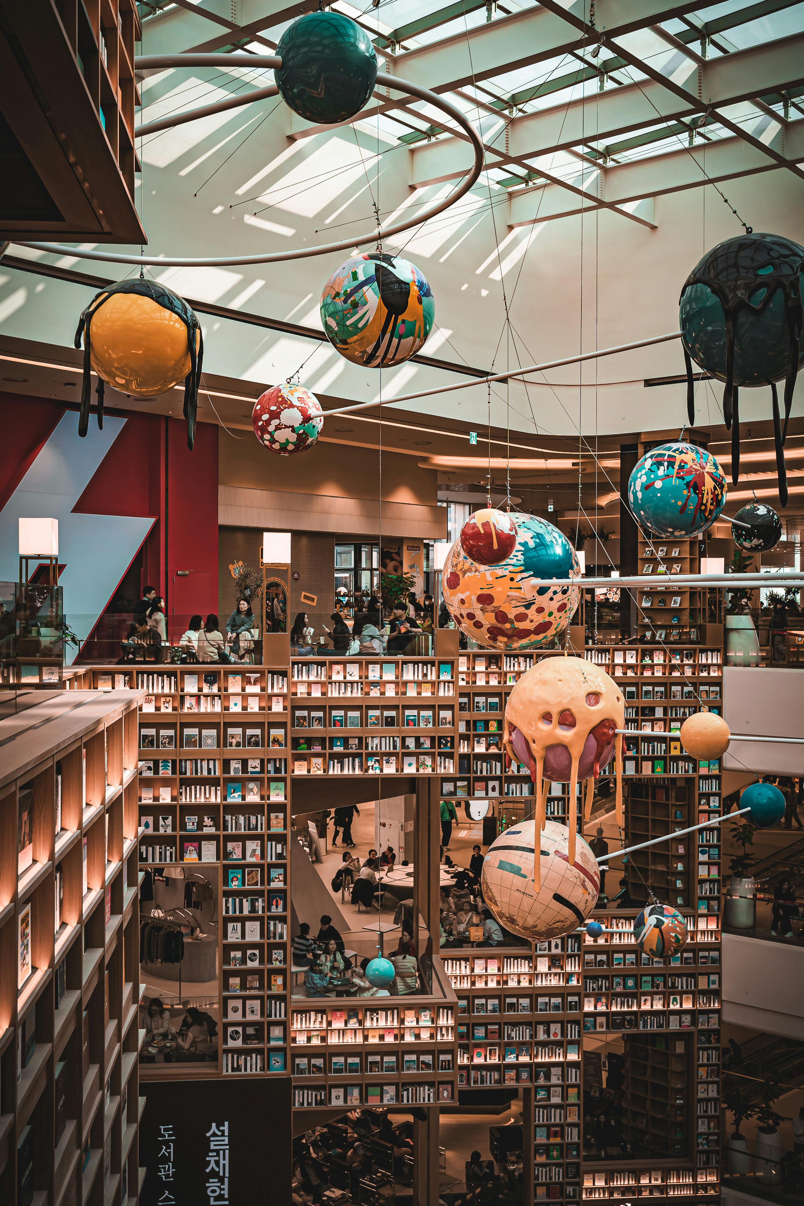 Interior Perpustakaan Modern Di Seoul Dengan Instalasi Seni · Foto Stok ...