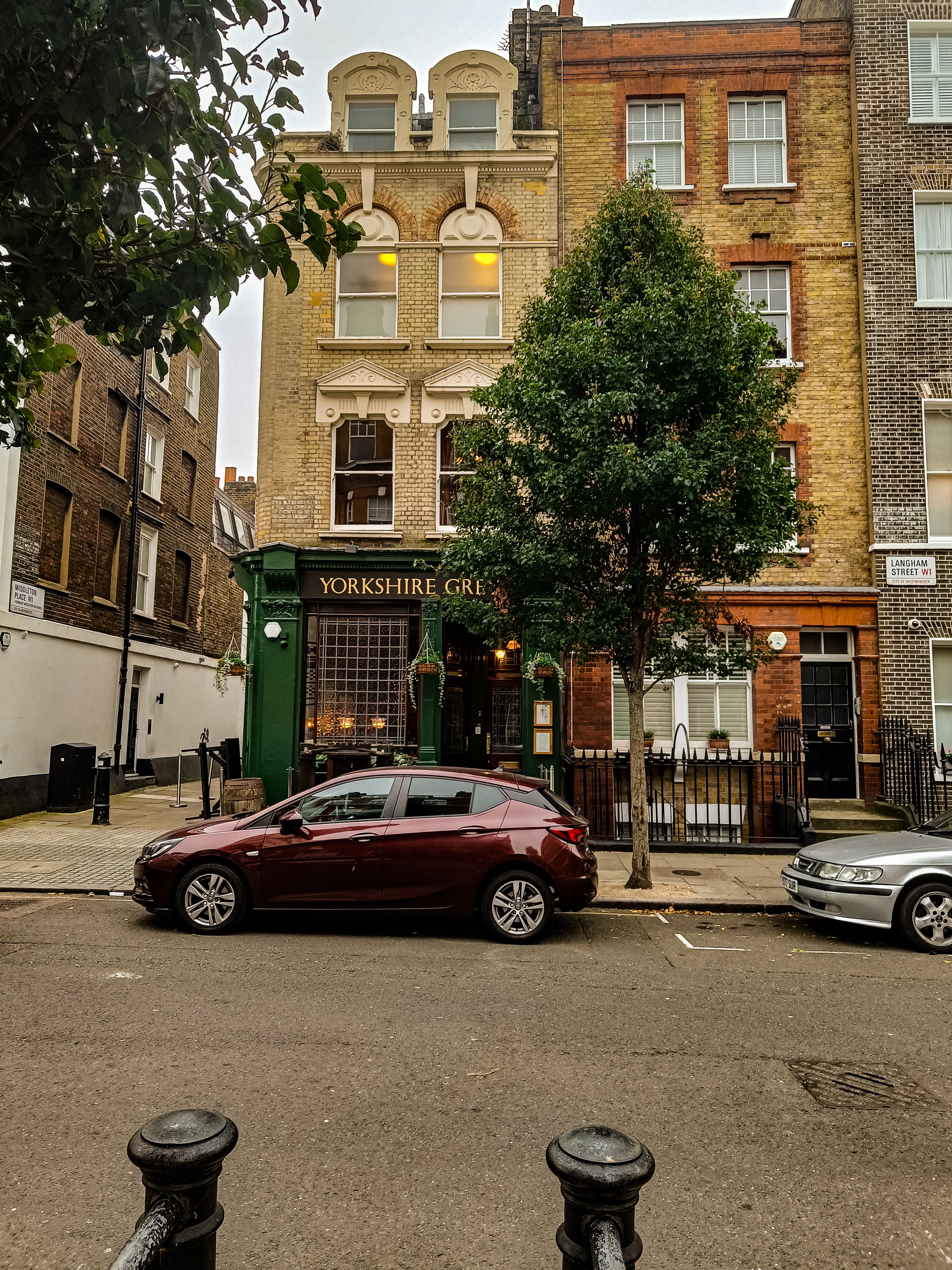 Yorkshire Grey Pub in Historic London Street · Free Stock Photo