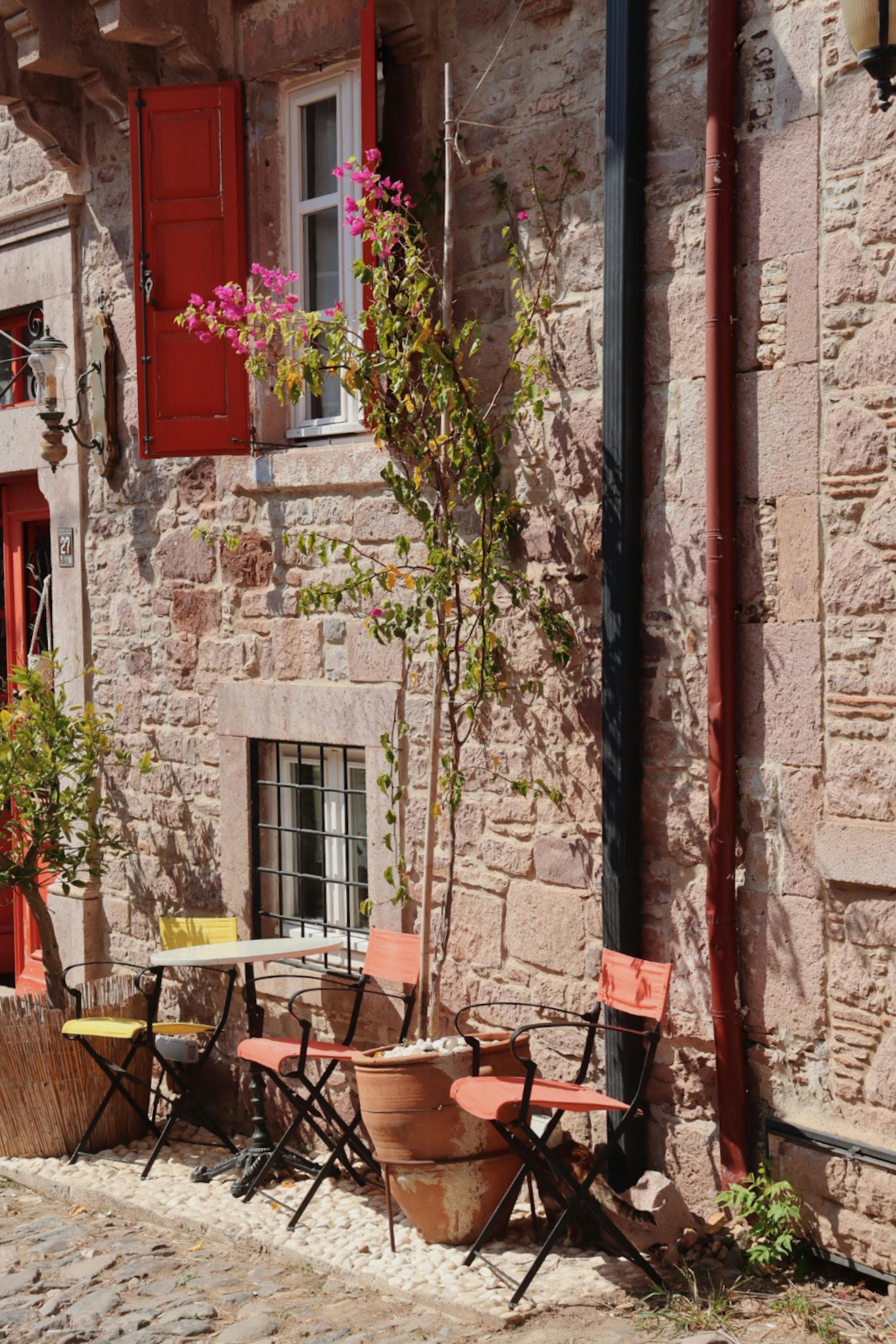 Charming Rustic Outdoor Café Setting · Free Stock Photo