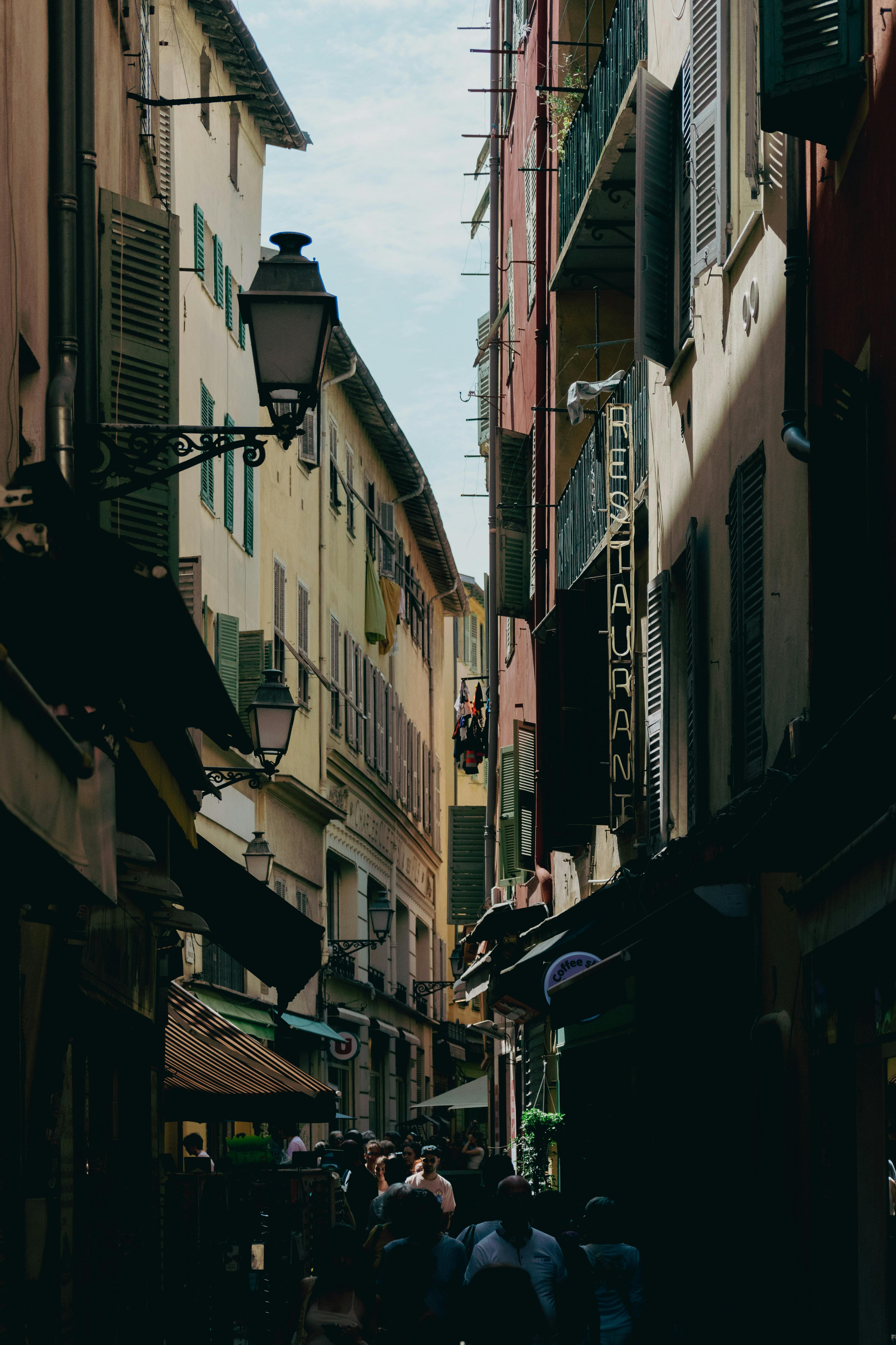 Charming Narrow Alleyway in Nice, France · Free Stock Photo