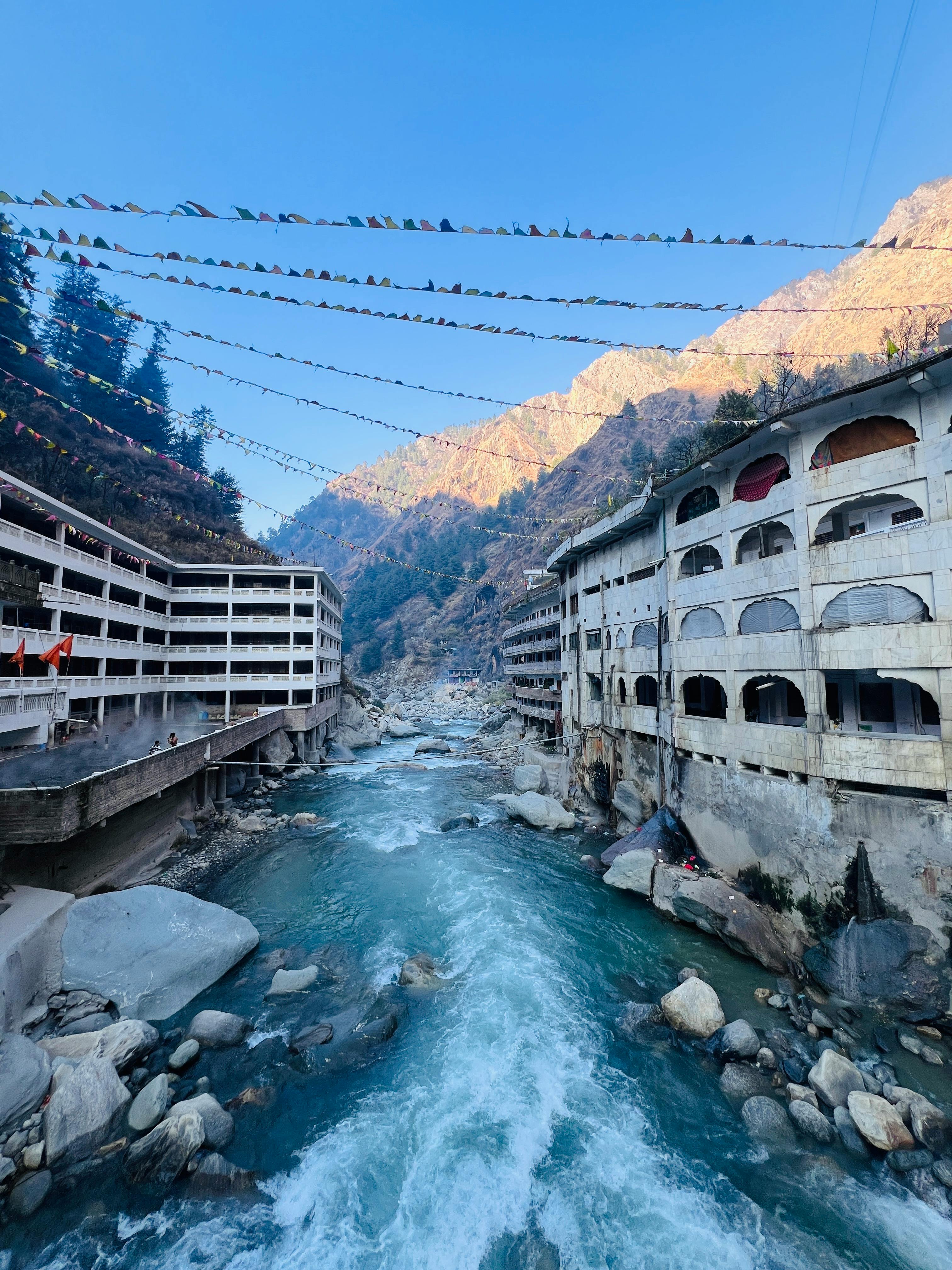 Stunning River View in Manikaran, India · Free Stock Photo