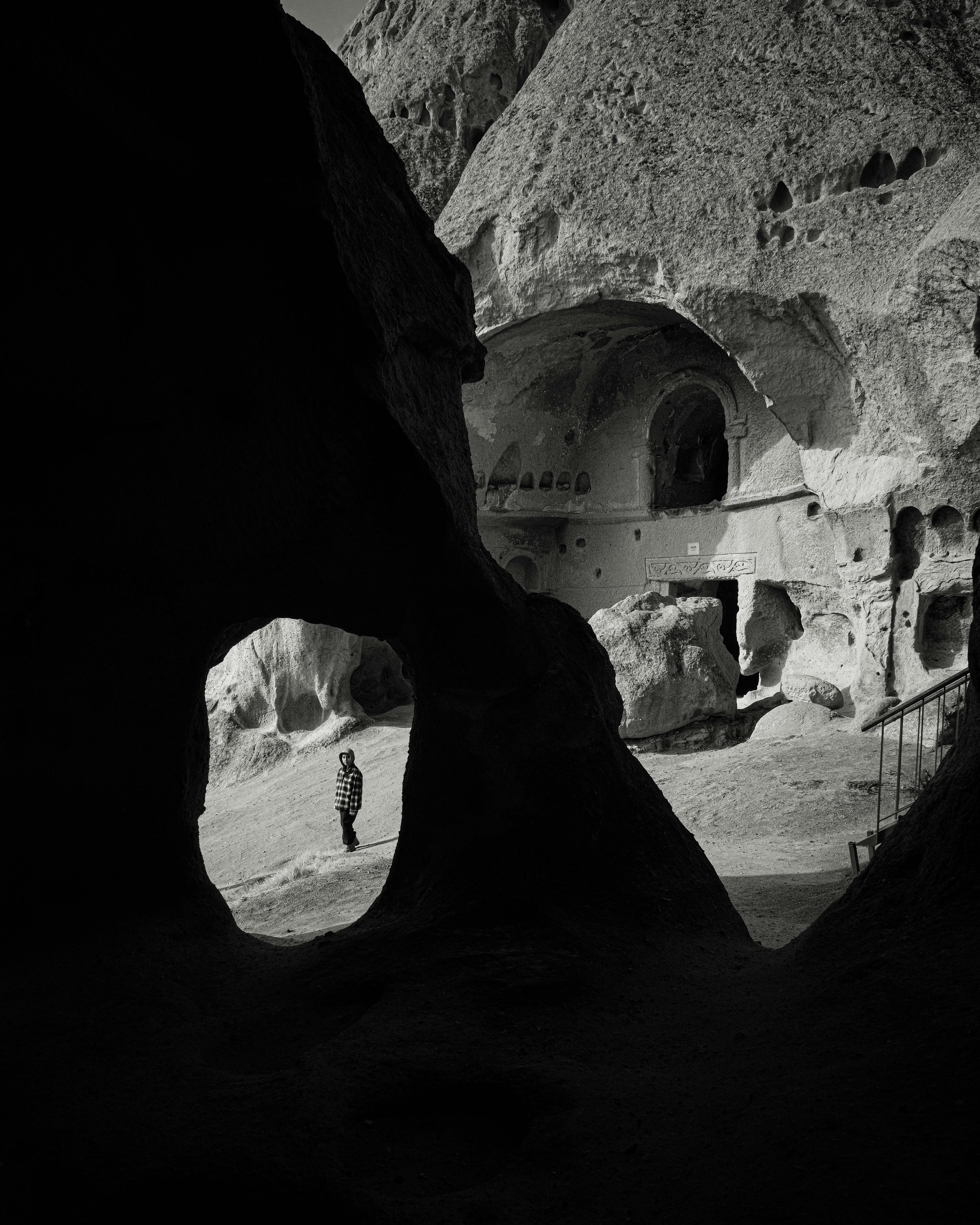 Black and White View of Ancient Cave Structures · Free Stock Photo