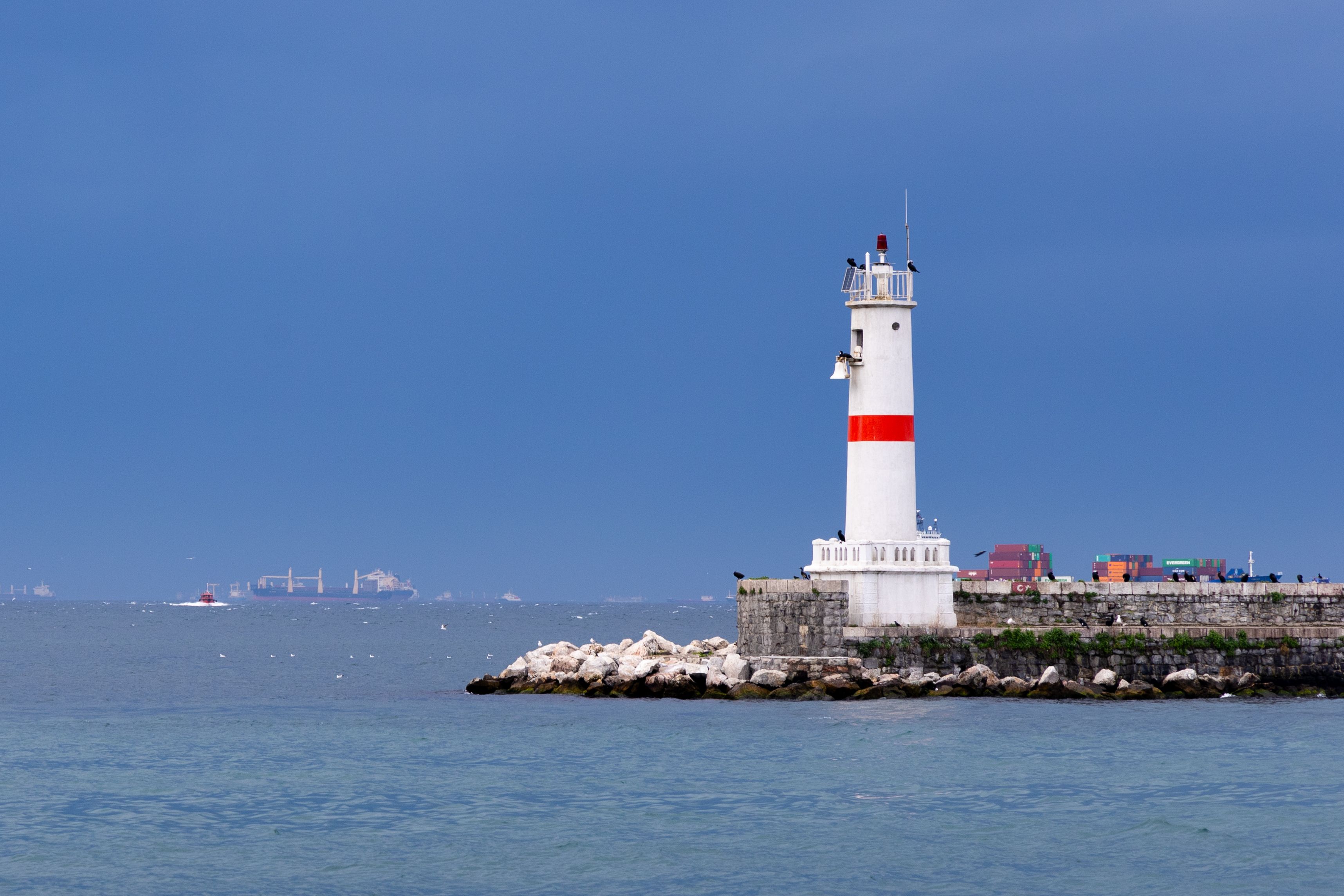 El Emblemático Faro Con Vistas Al Mar En Estambul · Foto de stock gratuita