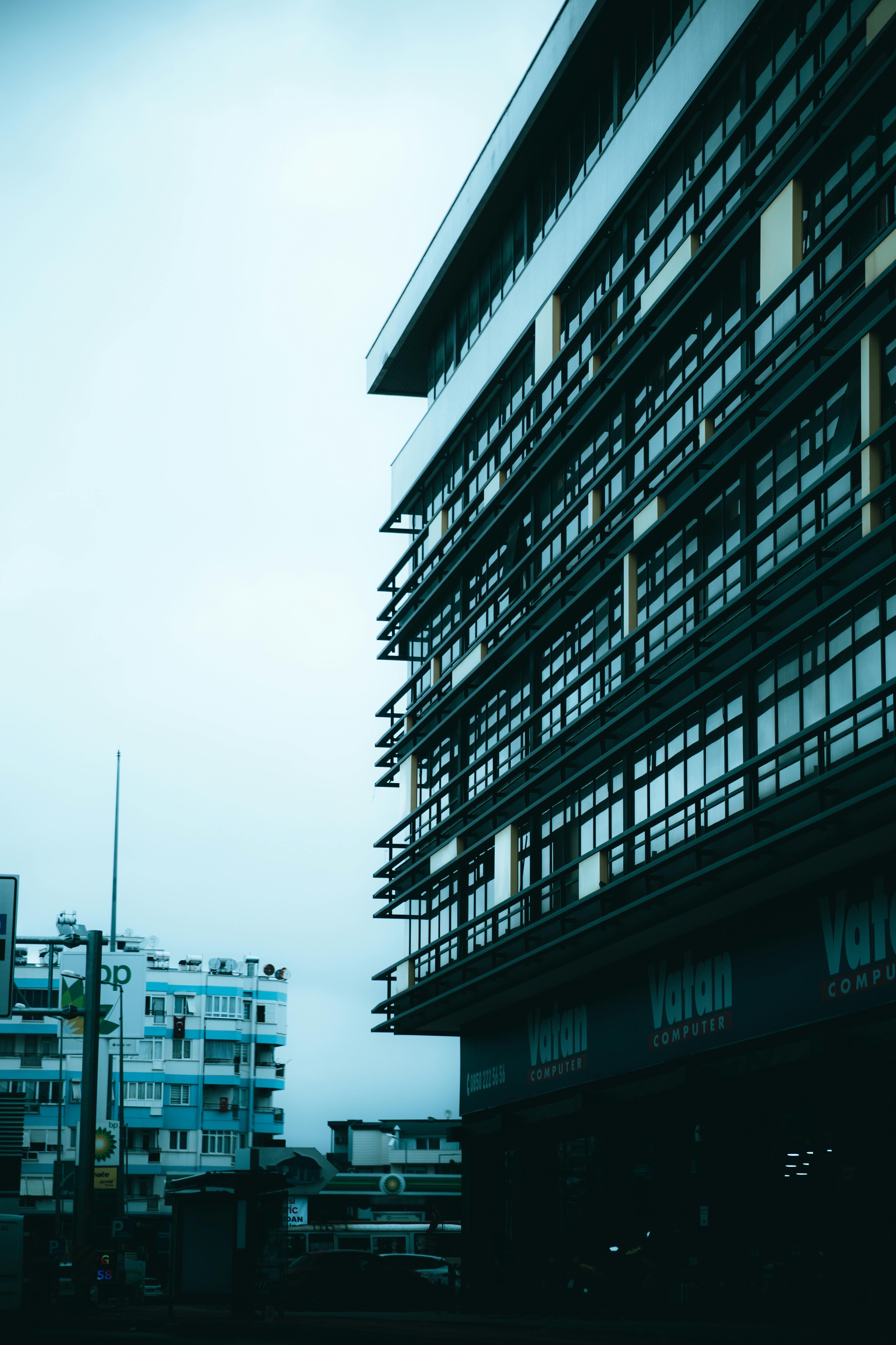 Modern Urban Building with Glass Facades · Free Stock Photo