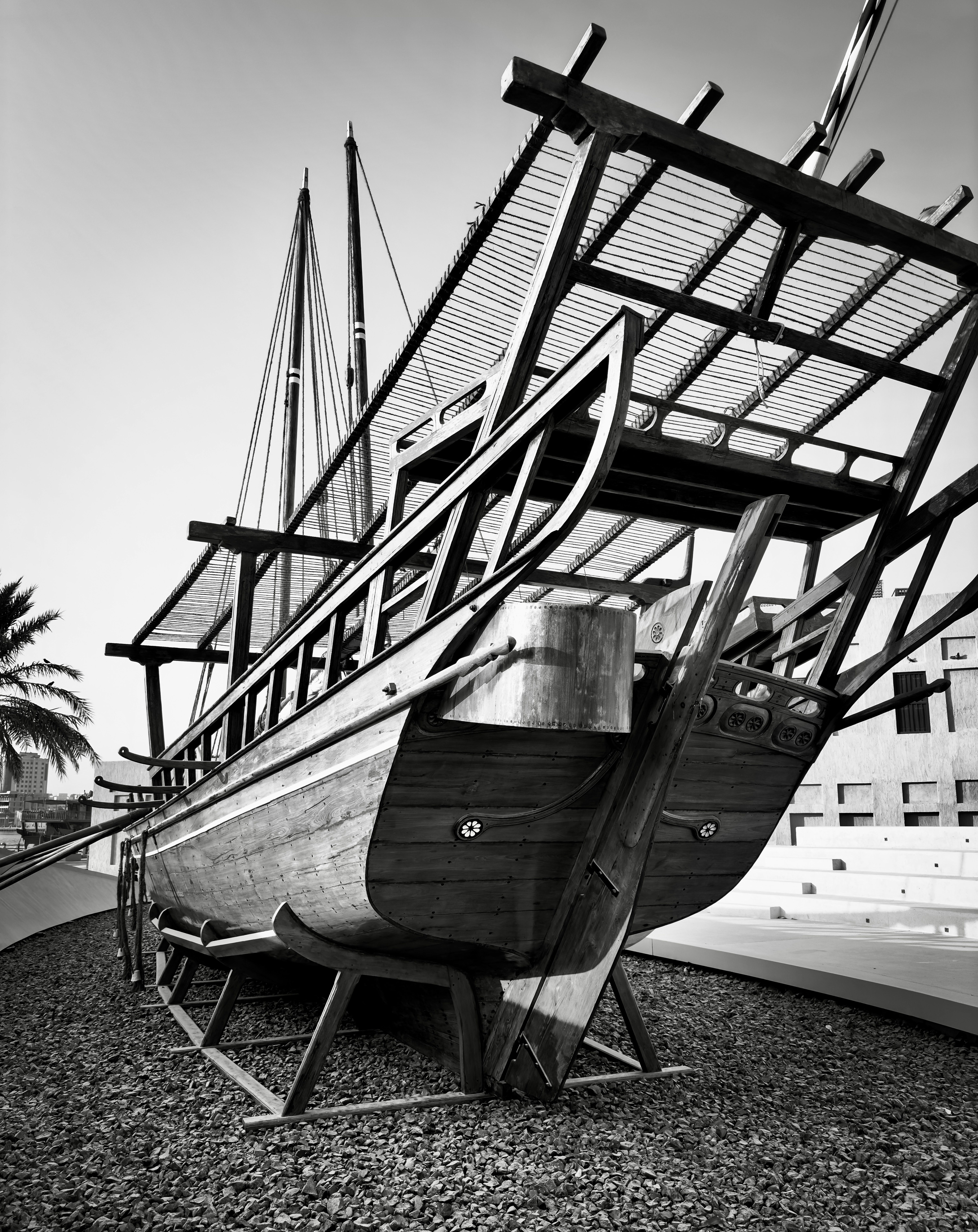 Foto Perahu Kayu Tradisional Arab Hitam Putih · Foto Stok Gratis