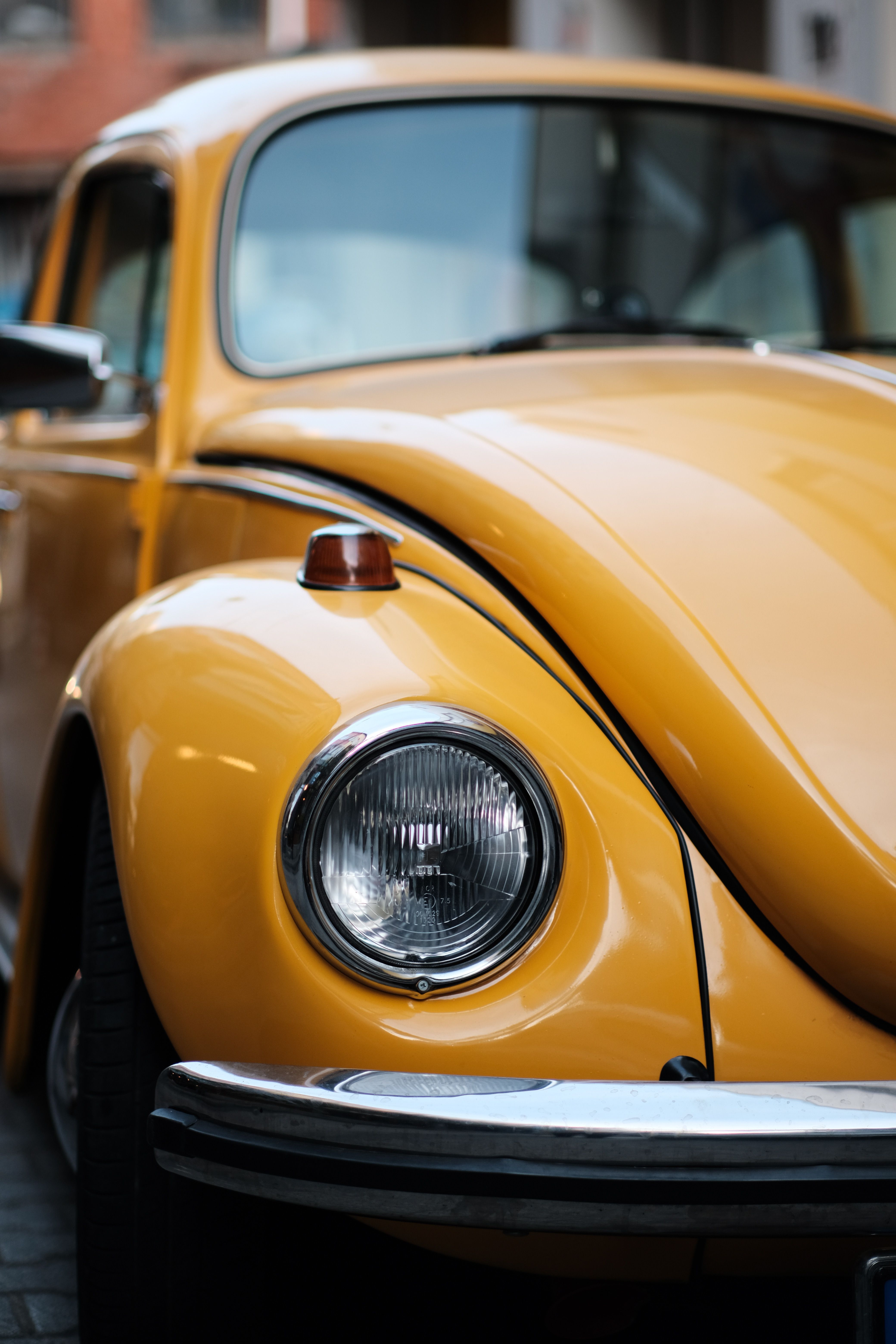 Primer Plano De Un Coche Clásico De época De Color Amarillo · Foto de ...