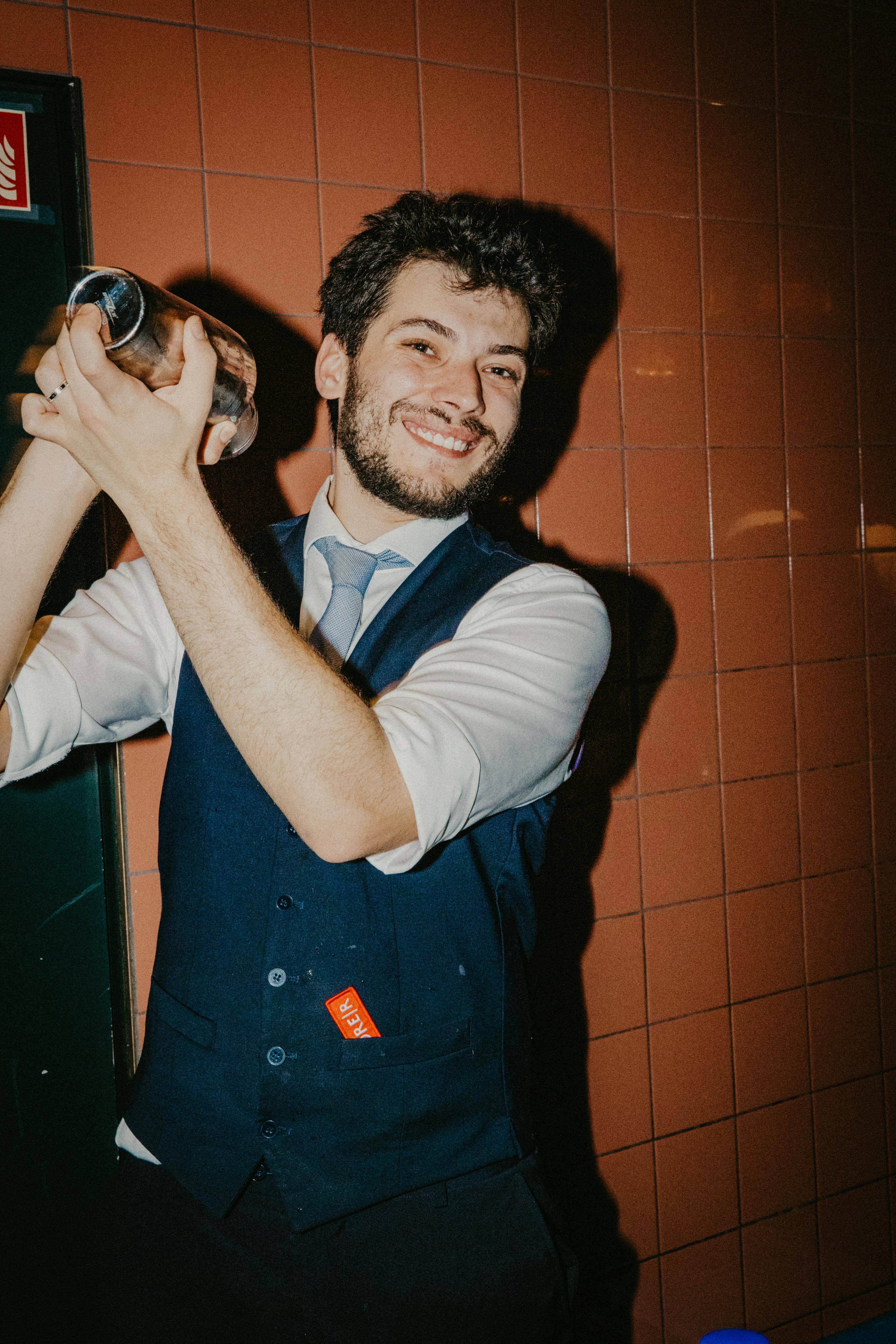 Bartender Shaking Cocktail in Trendy Berlin Bar · Free Stock Photo