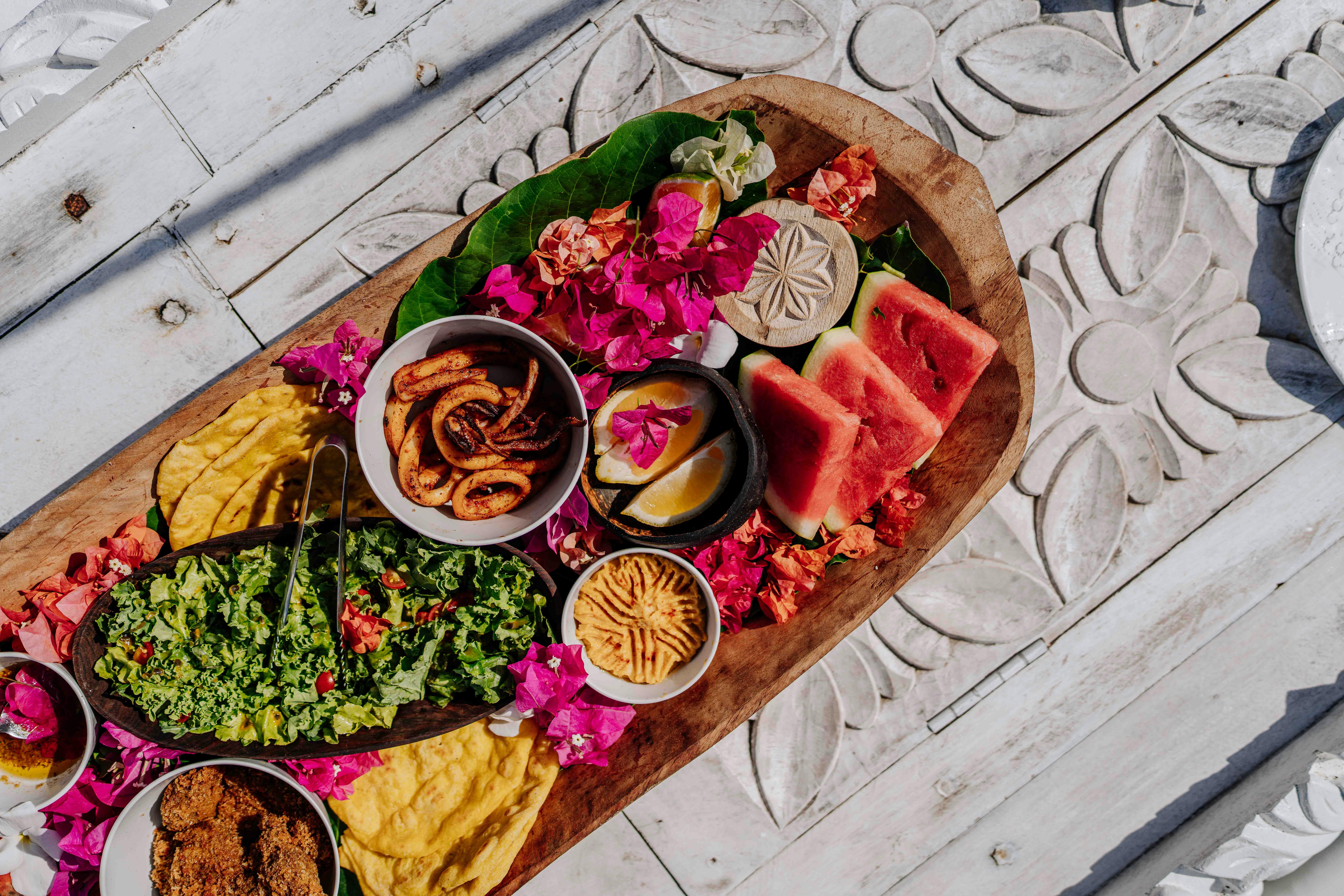 Vibrant Zanzibar Cuisine Display with Fresh Fruits · Free Stock Photo
