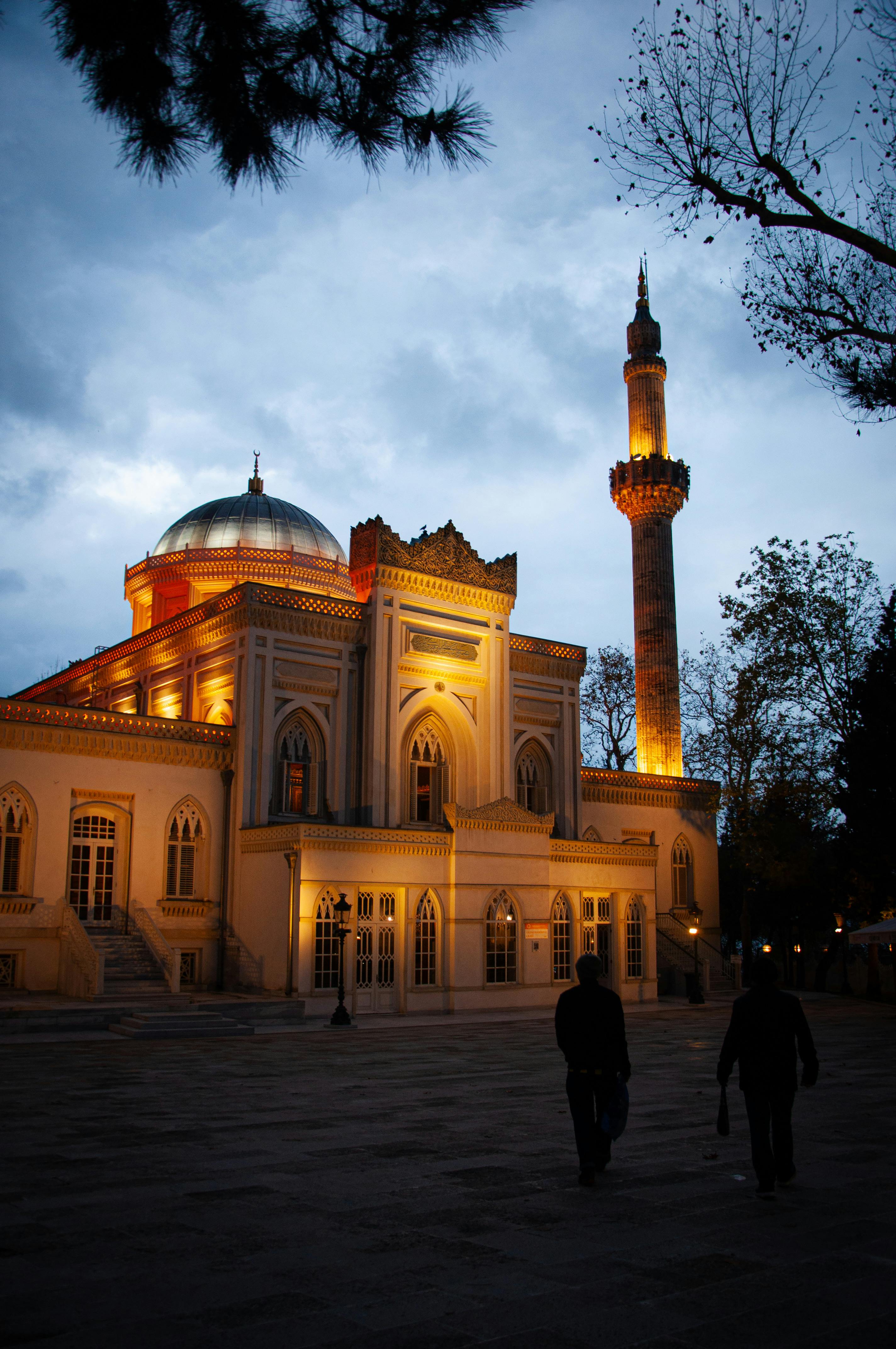 Lights On Building Photos, Download The BEST Free Lights On Building ...