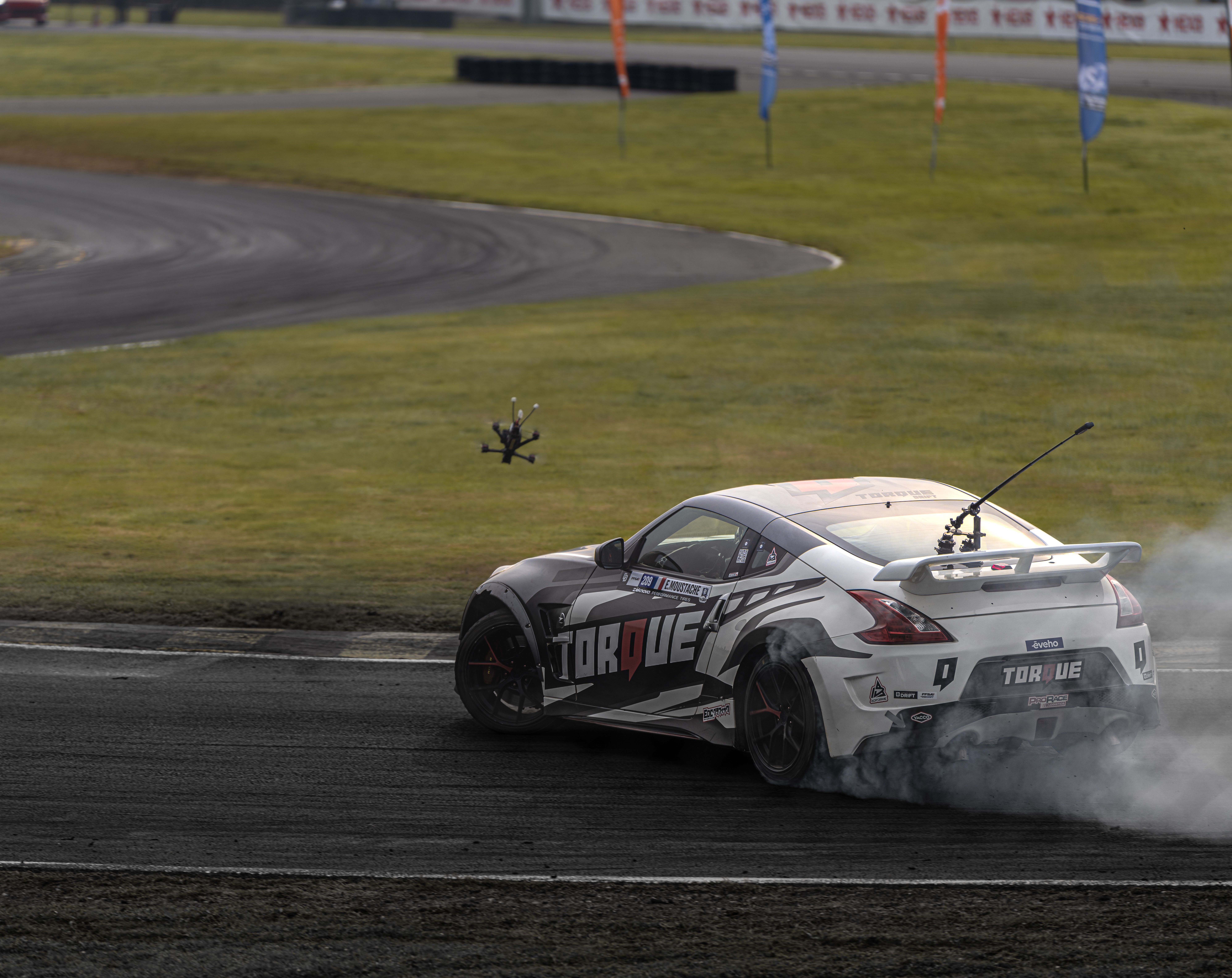 Coche De Derrape A Alta Velocidad En Una Pista De Carreras · Foto de ...