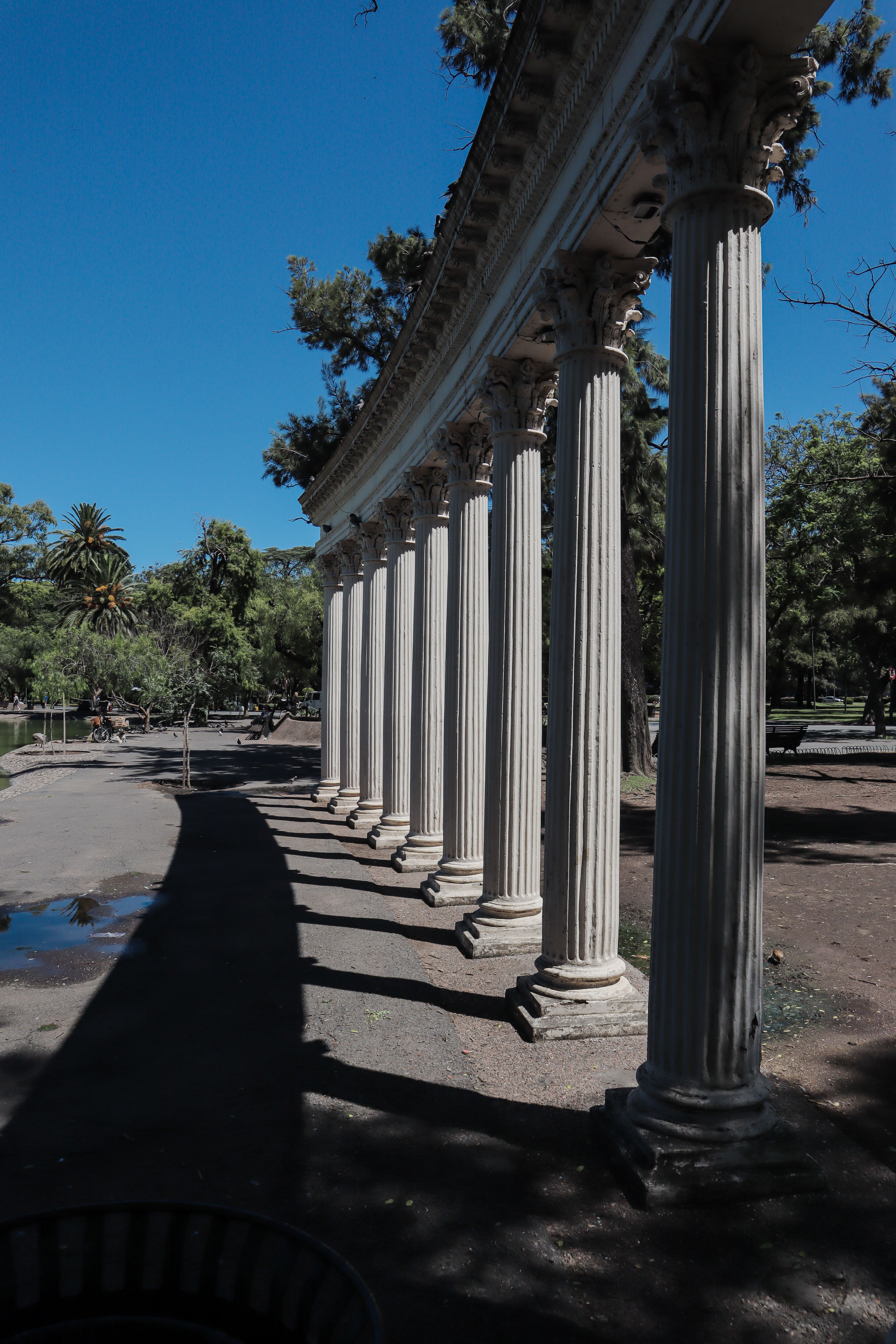 Columnas Clásicas En El Parque, Rosario, Argentina · Foto de stock gratuita