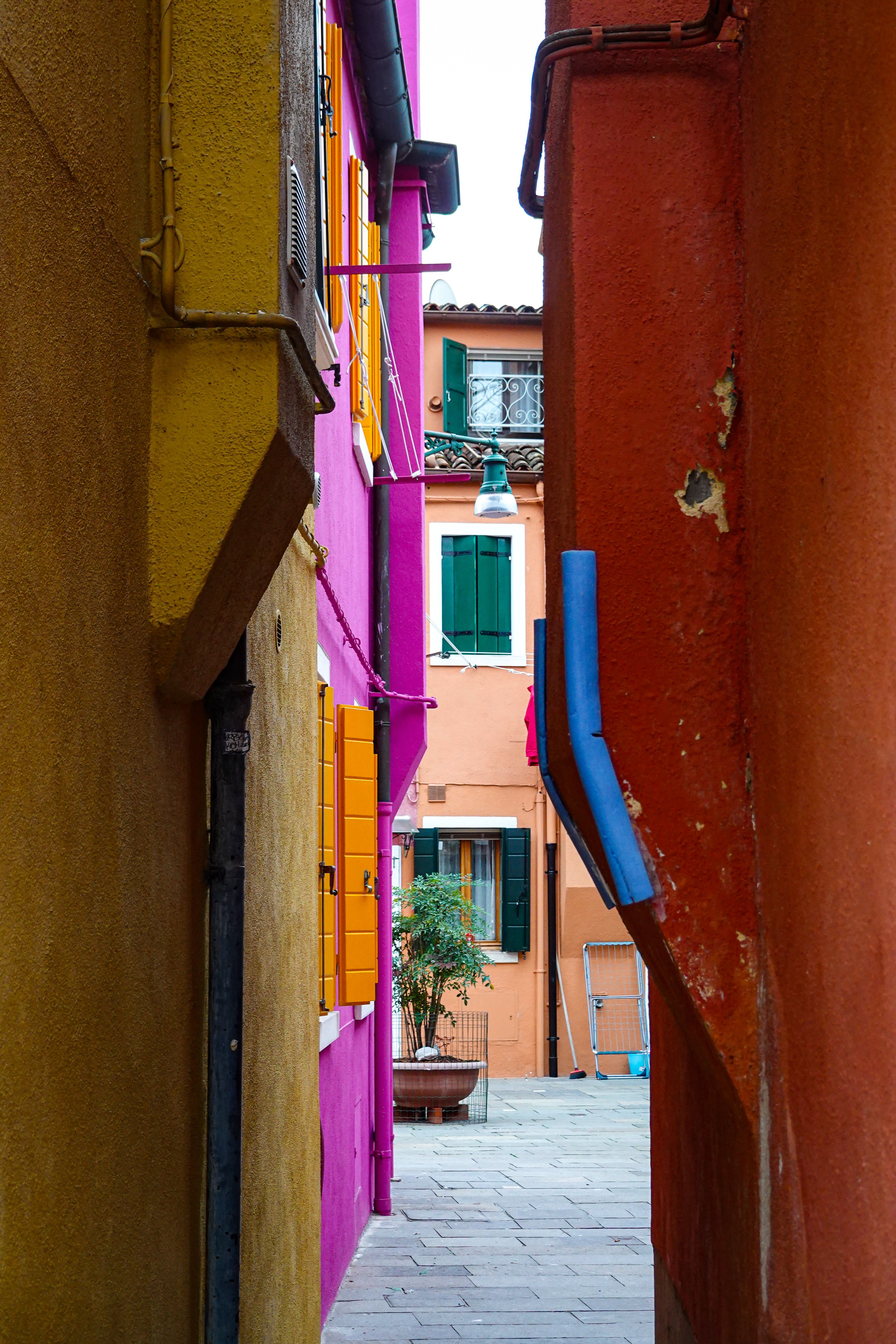 Vibrant Alleyway with Colorful Painted Houses · Free Stock Photo