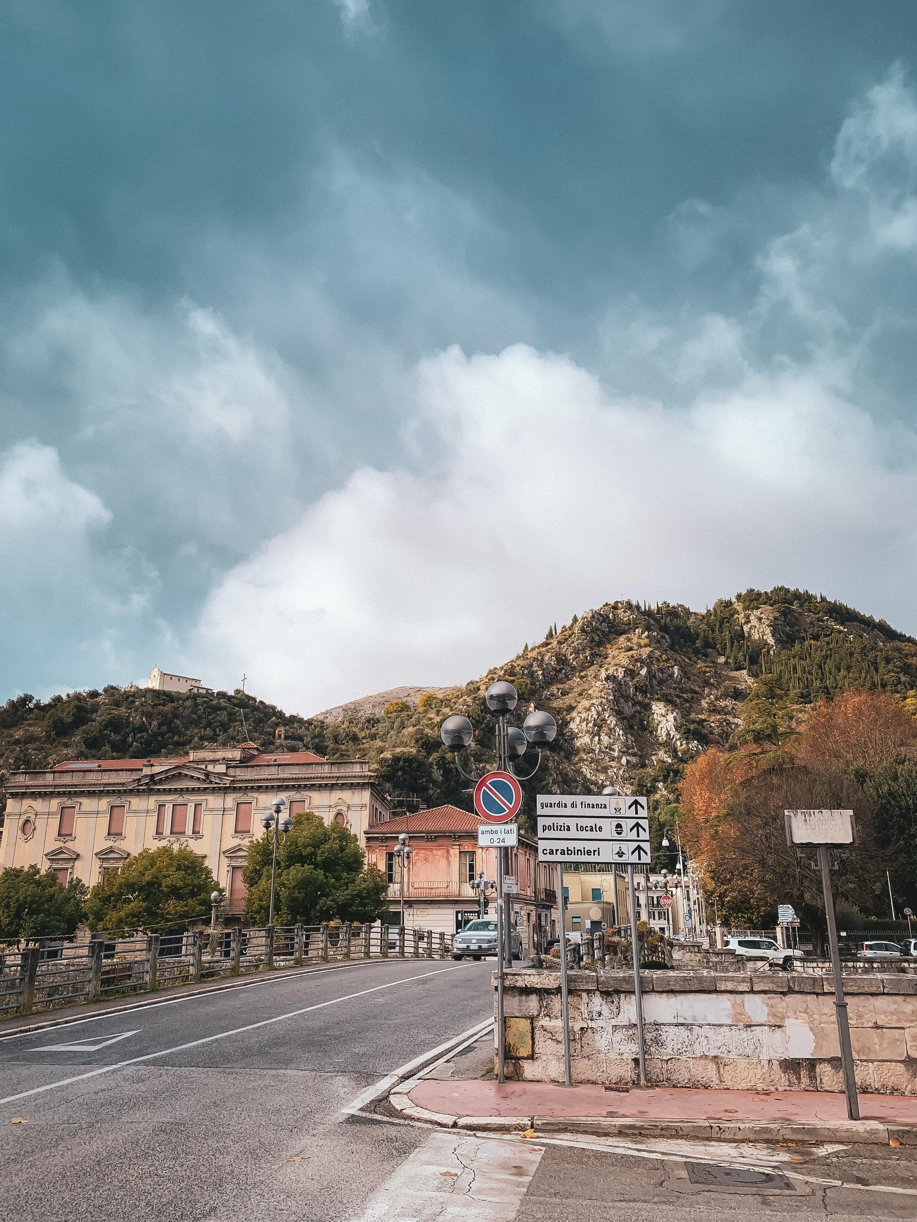 Charming Street View of Sora Italy's Hilltop · Free Stock Photo