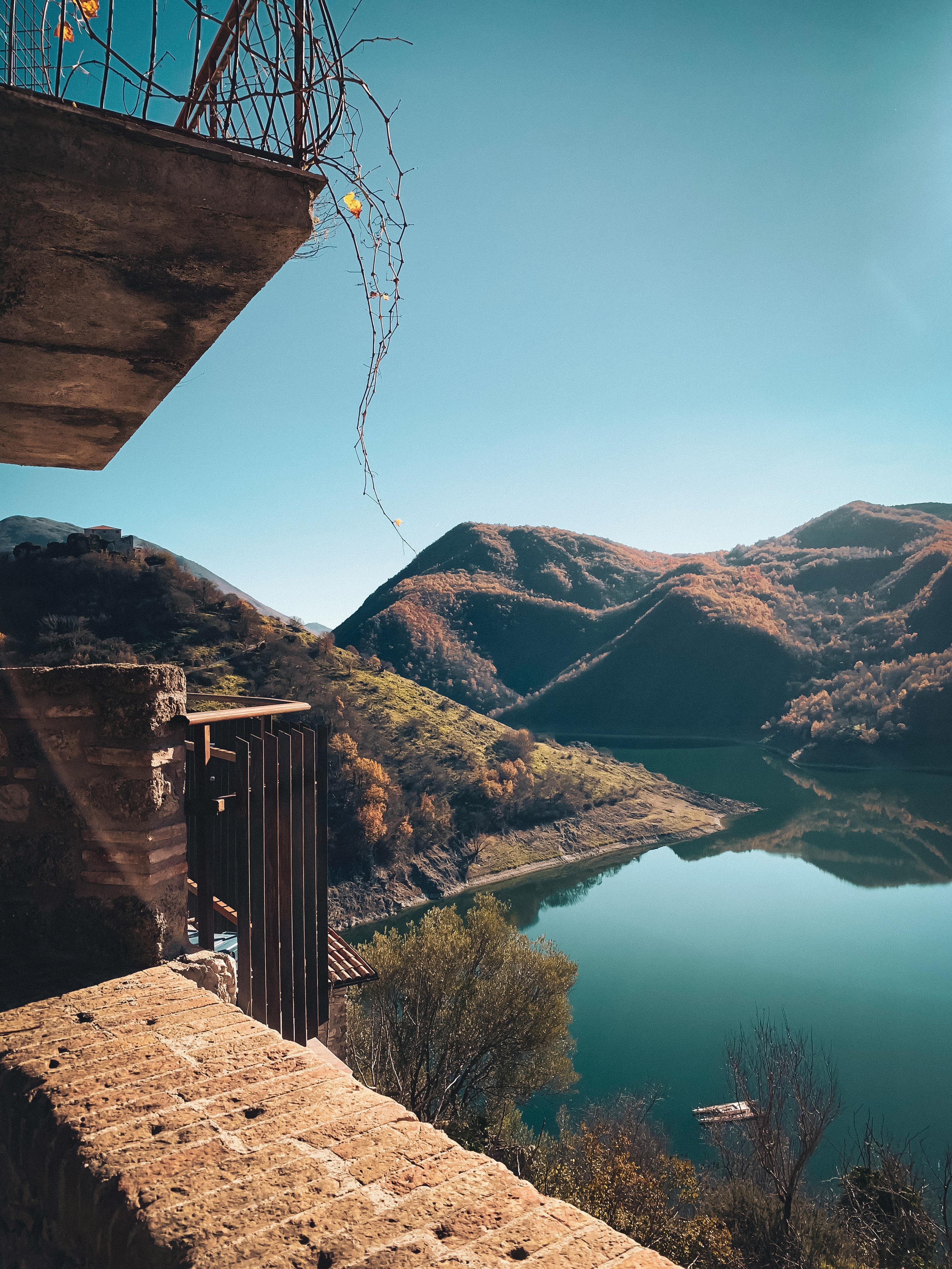 Scenic View of Castel di Tora in Autumn · Free Stock Photo