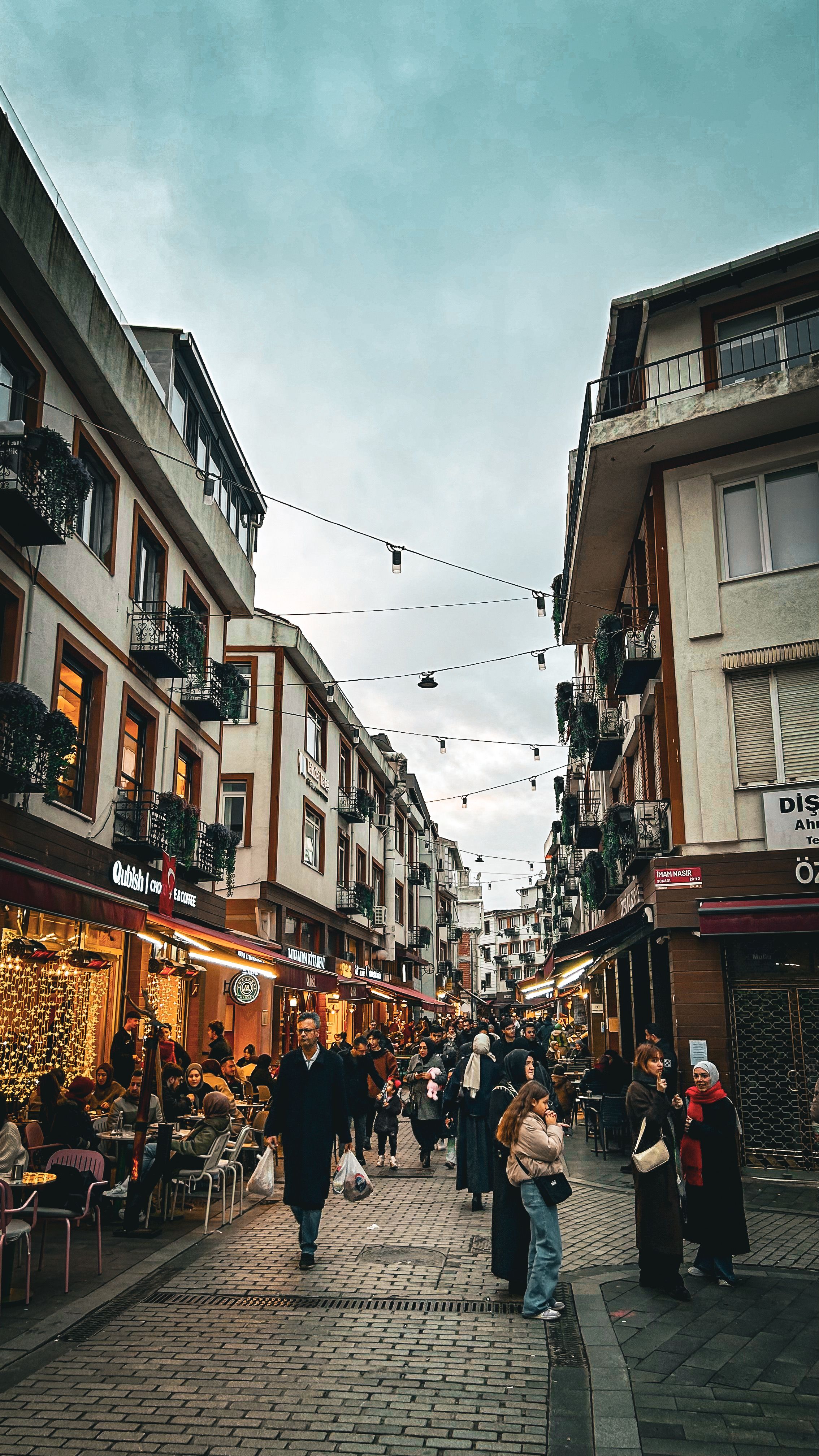 İstanbul'un Hareketli Sokakları Ve Canlı Kalabalığı · Ücretsiz Stok ...